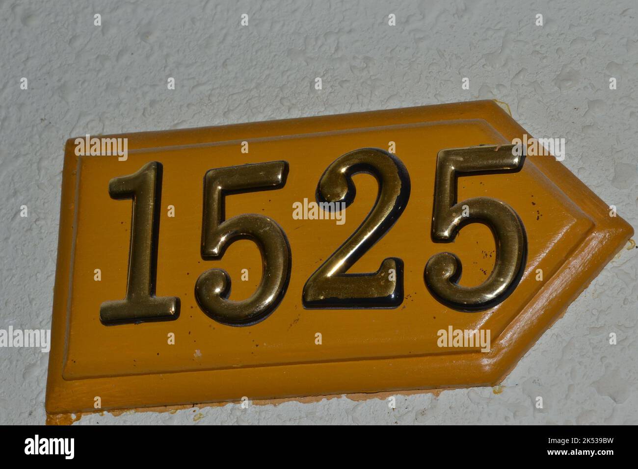 Schild mit Nummer 1525 Stock Photo - Alamy