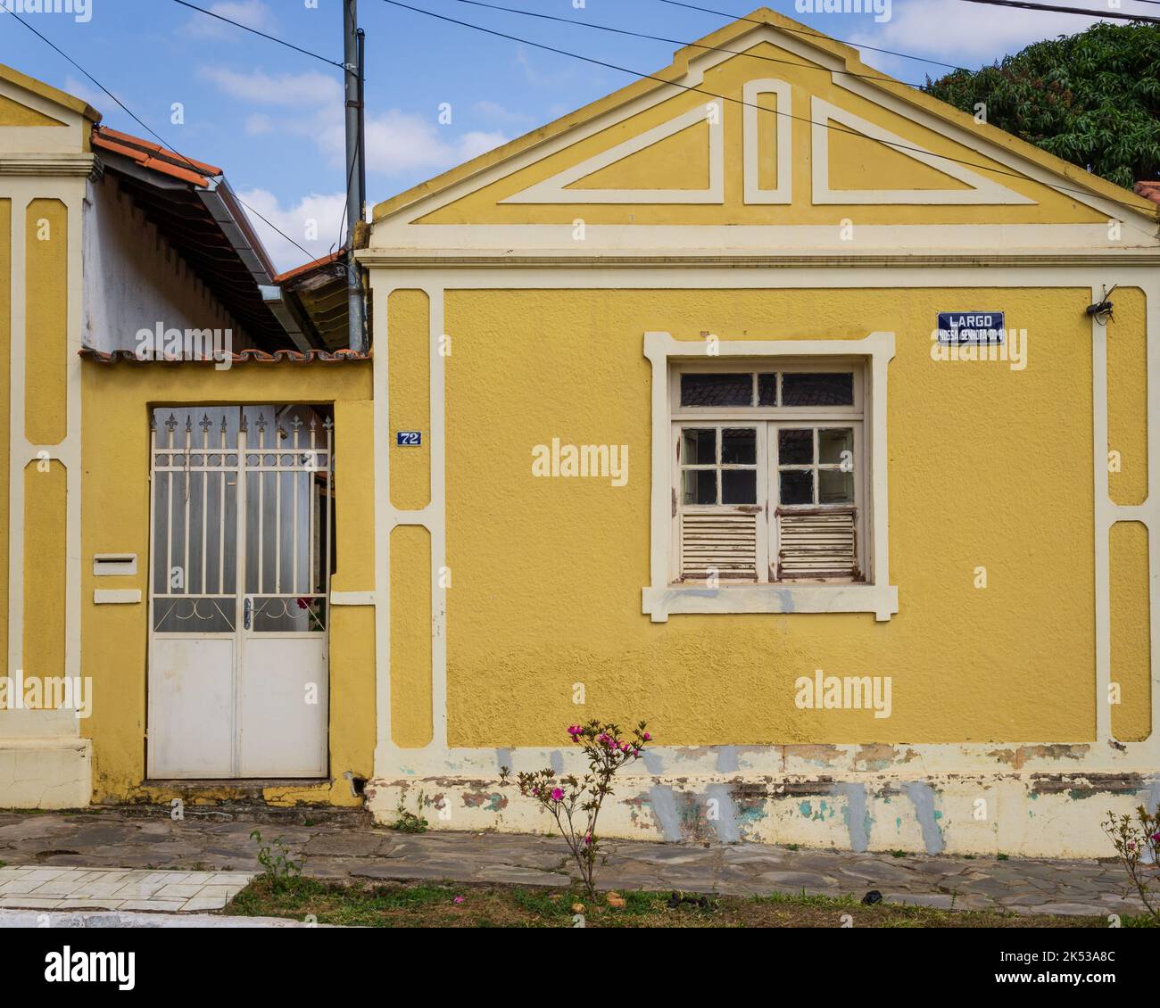 Colonial town gate hi-res stock photography and images - Alamy