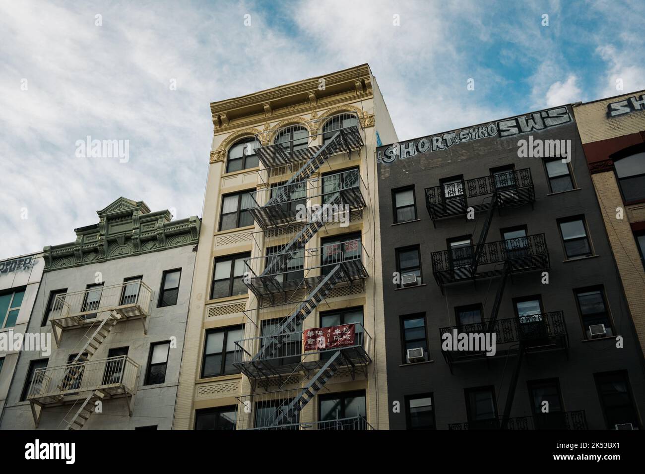 Architecture along East Broadway in Chinatown, Manhattan, New York ...