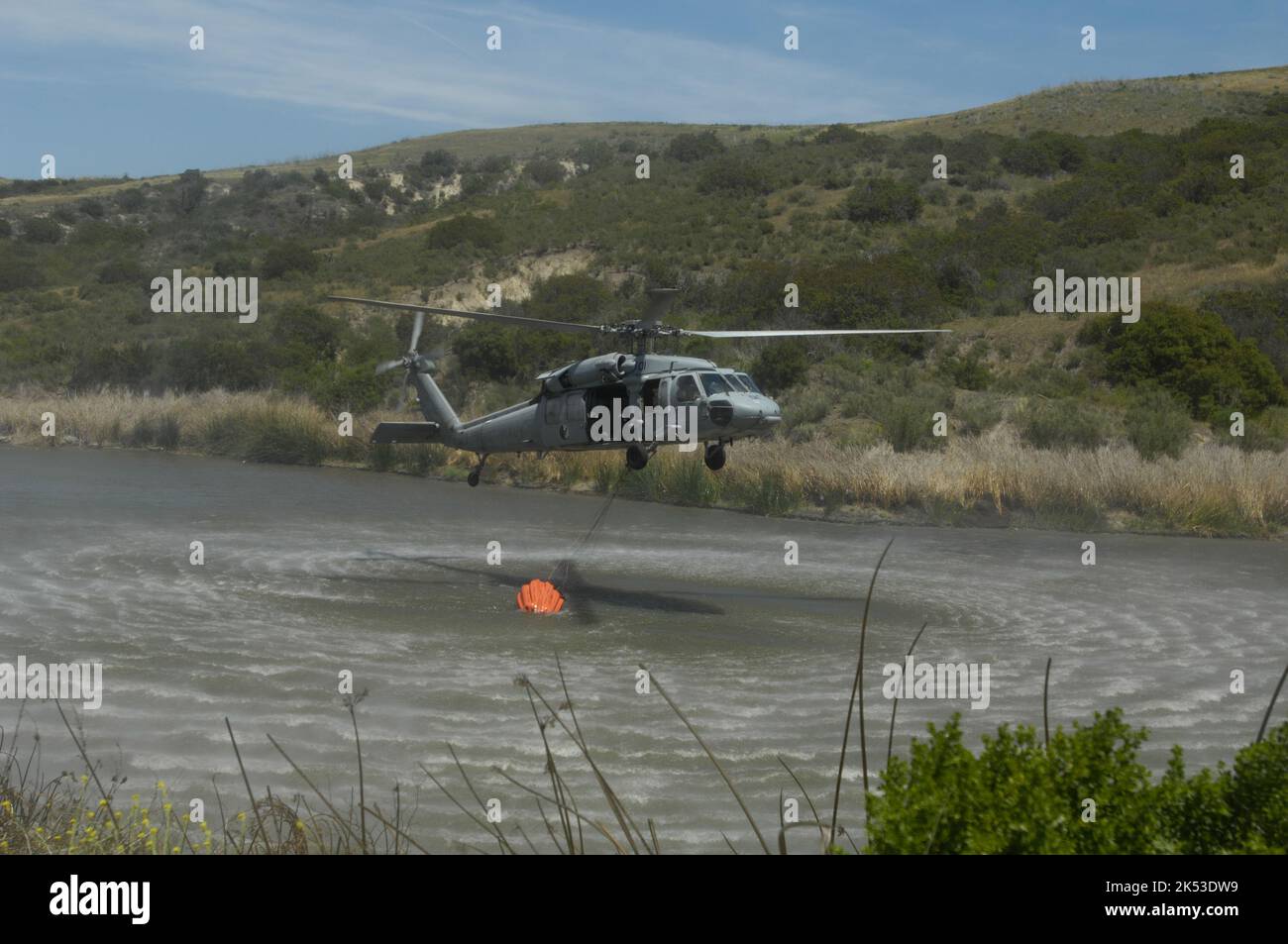United States Navy MH-60S Seahawk fills bambi bucket during wildfire ...