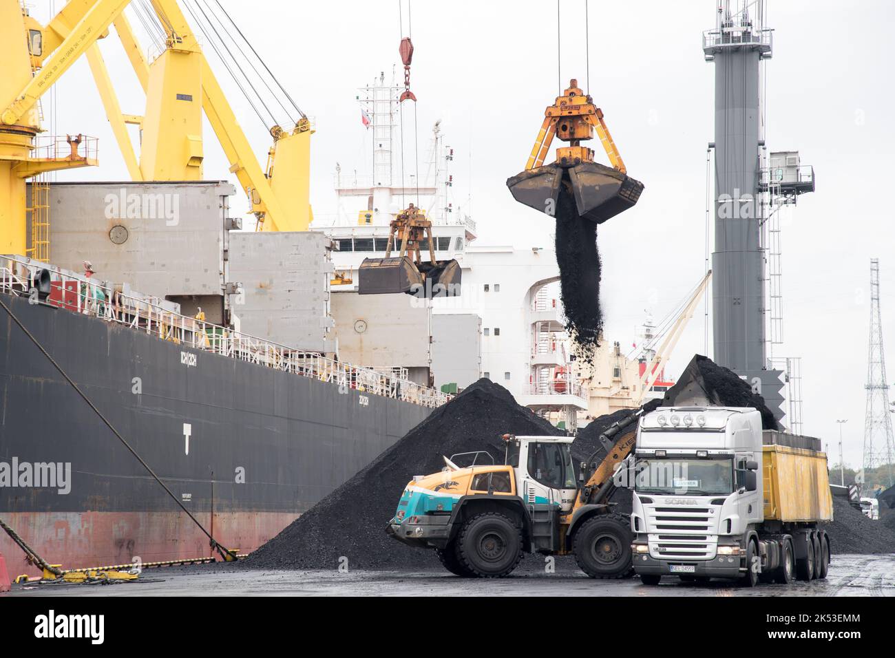 Imported black coal hi-res stock photography and images - Alamy