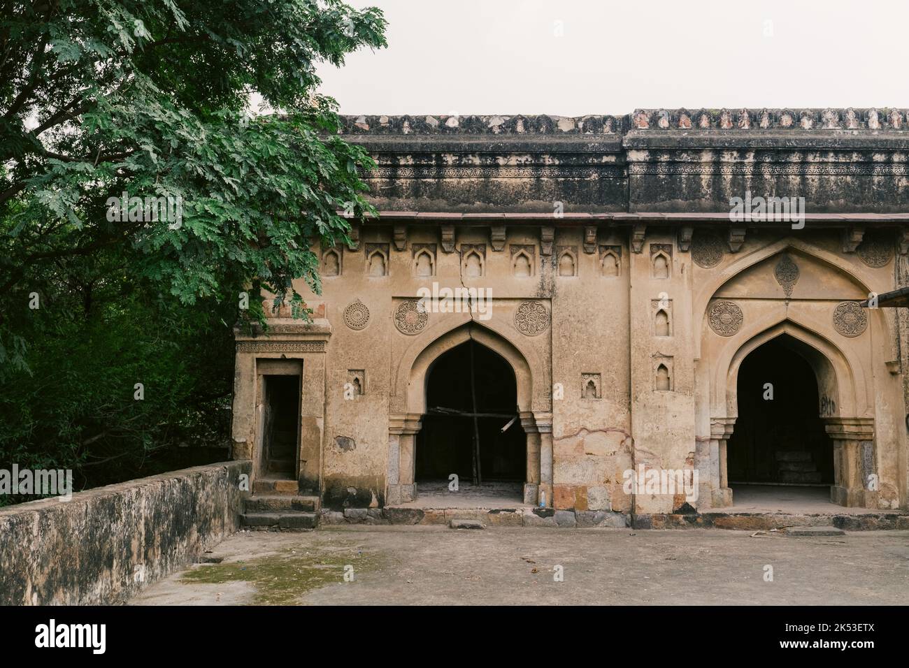 The Jamali Kamali mosque and tomb in New Delhi, India Stock Photo - Alamy