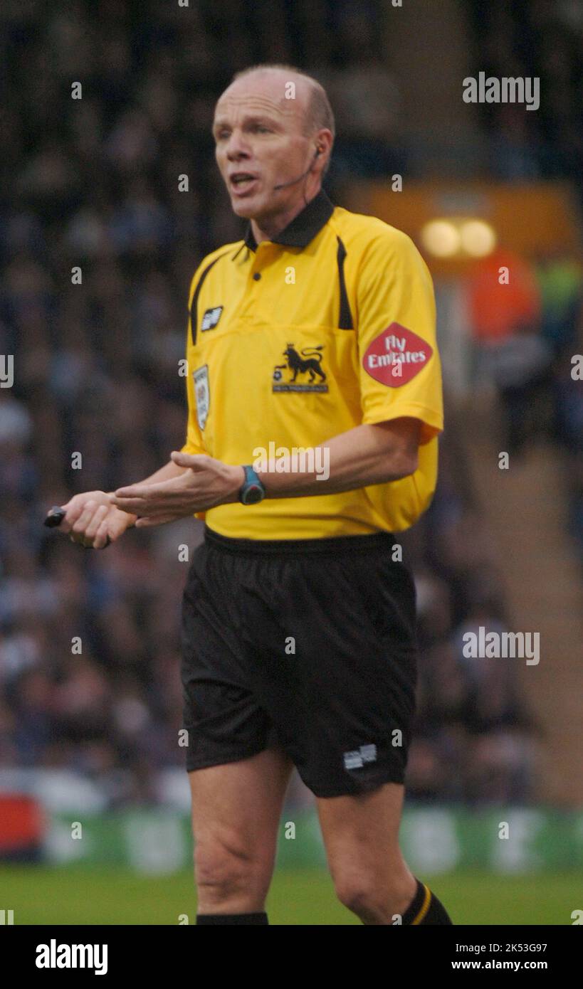 PORTSMOUTH V FULHAM REFEREE STEVE BENNETT PIC MIKE WALKER, 2006 Stock ...