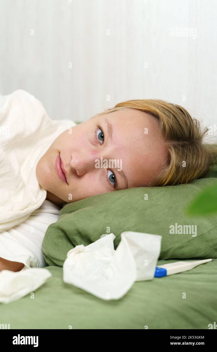 Teen girl in hospital bed hi-res stock photography and images - Alamy