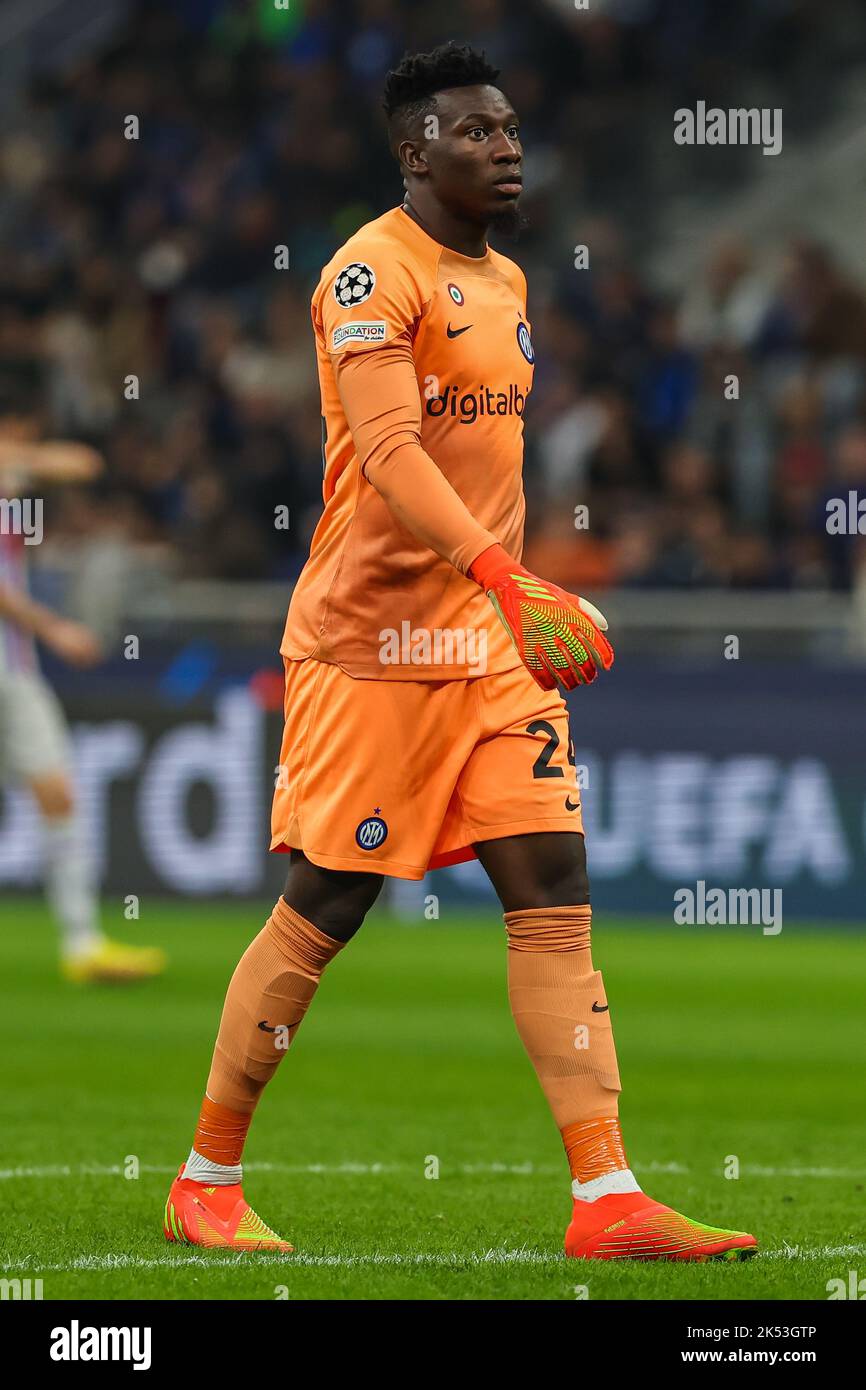 Andre Onana of FC Internazionale looks on during the UEFA Champions ...