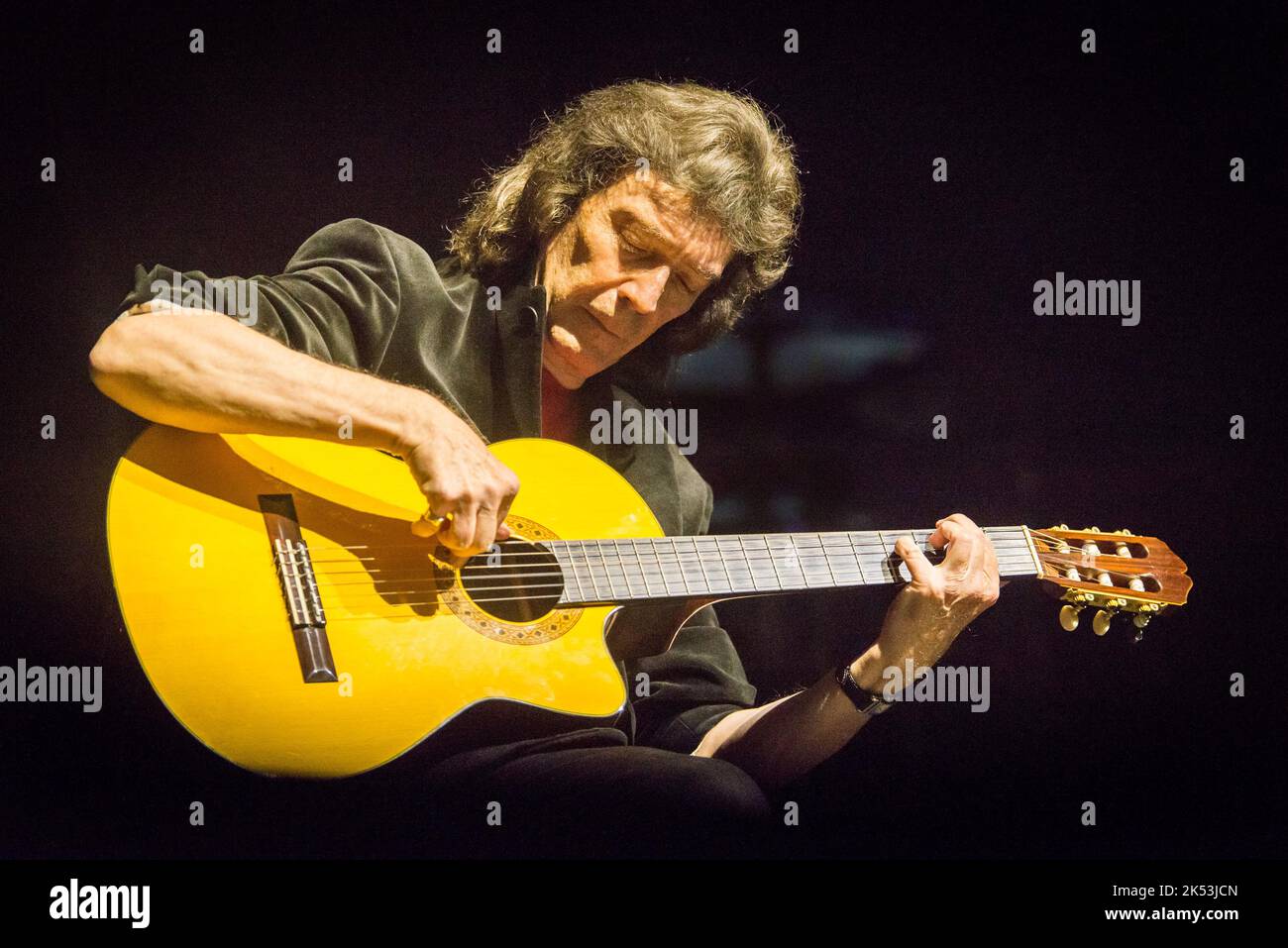 Steve Hackett on guitar Stock Photo - Alamy