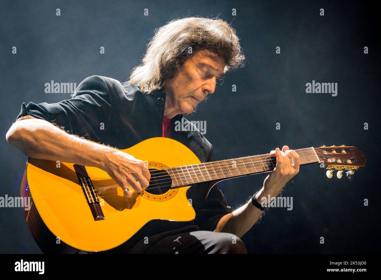 Steve Hackett on guitar Stock Photo - Alamy