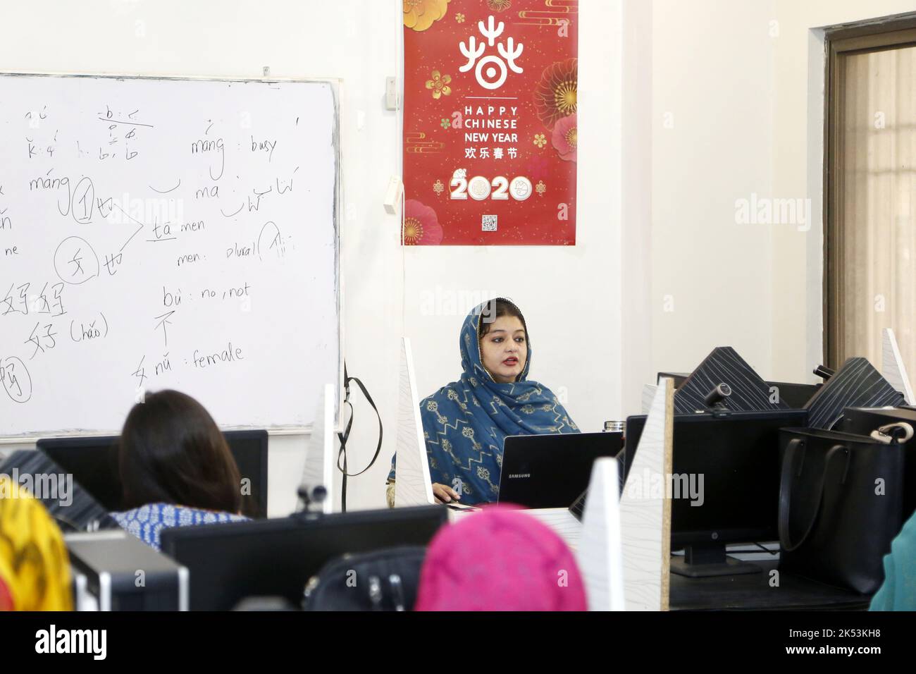 Islamabad, Pakistan. 5th Oct, 2022. Sabiha Haseeb (Rear), a lecturer at ...