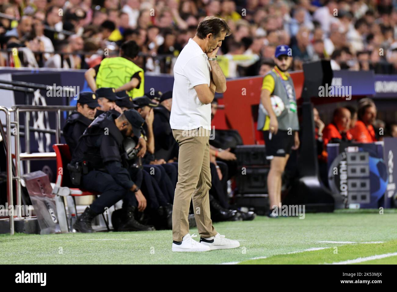 Seville, Seville, Spain. 5th Oct, 2022. Julen Lopetegui, head coach of ...