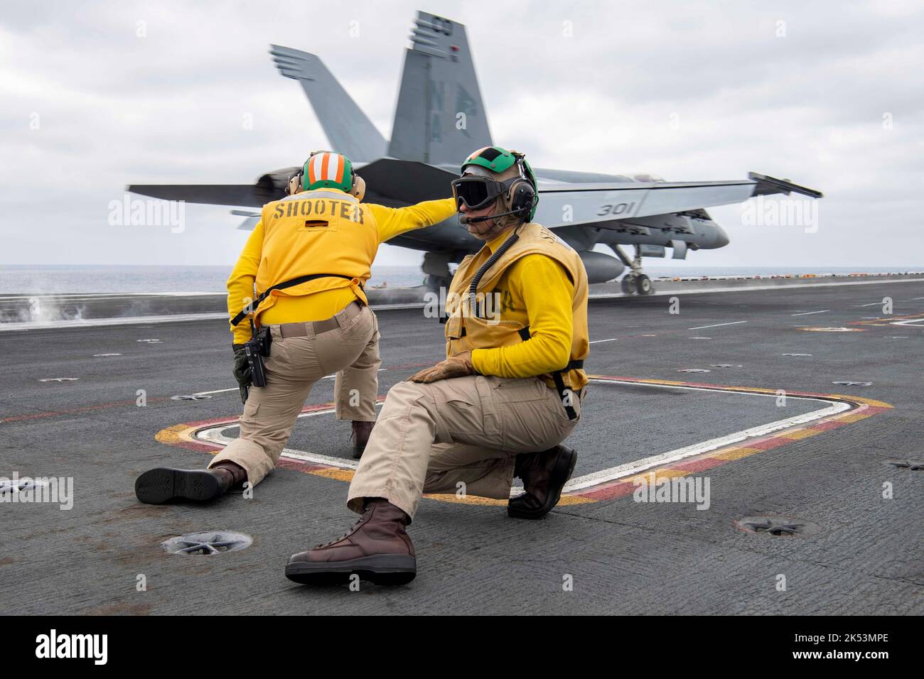 221004-N-DU622-1580 PACIFIC OCEAN (Oct. 4, 2022) Two shooters launch an ...