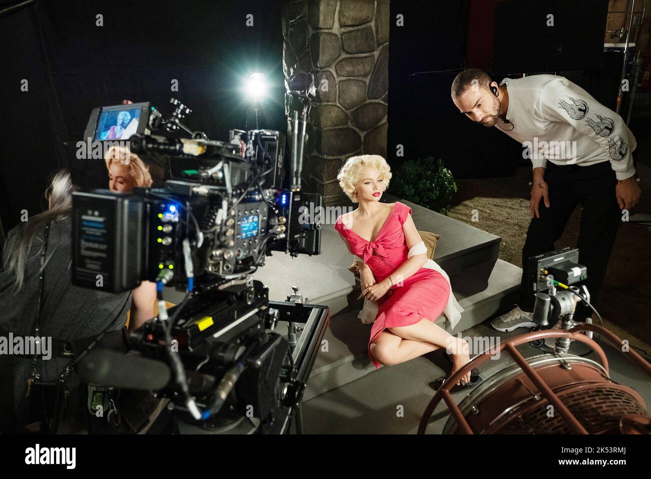 BLONDE, from left: Ana de Armas, cinematographer Chayse Irvin, on set ...