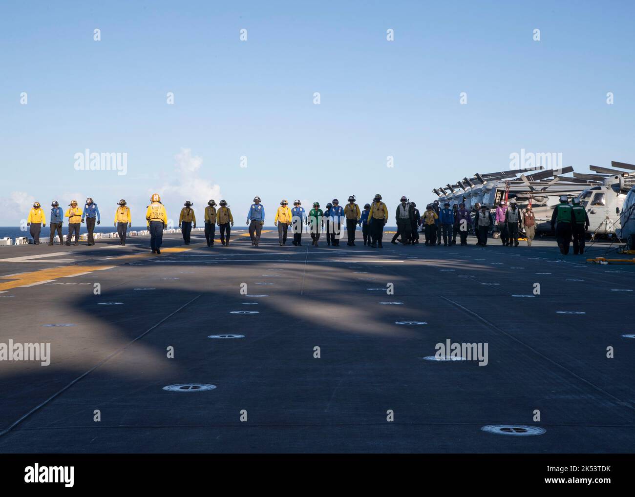 221004-N-TT639-2085 PHILIPPINE SEA (Oct. 4, 2022) – Sailors participate ...