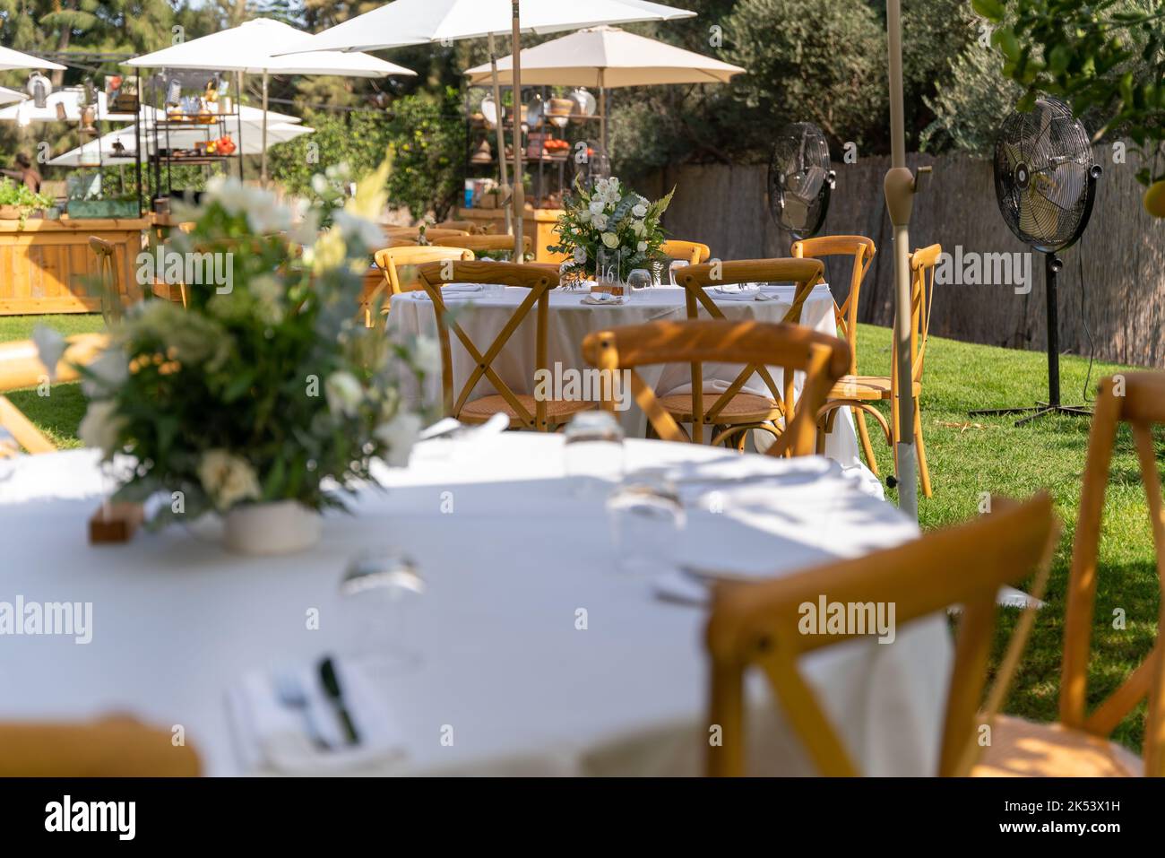 Tables decoration party hi-res stock photography and images - Alamy