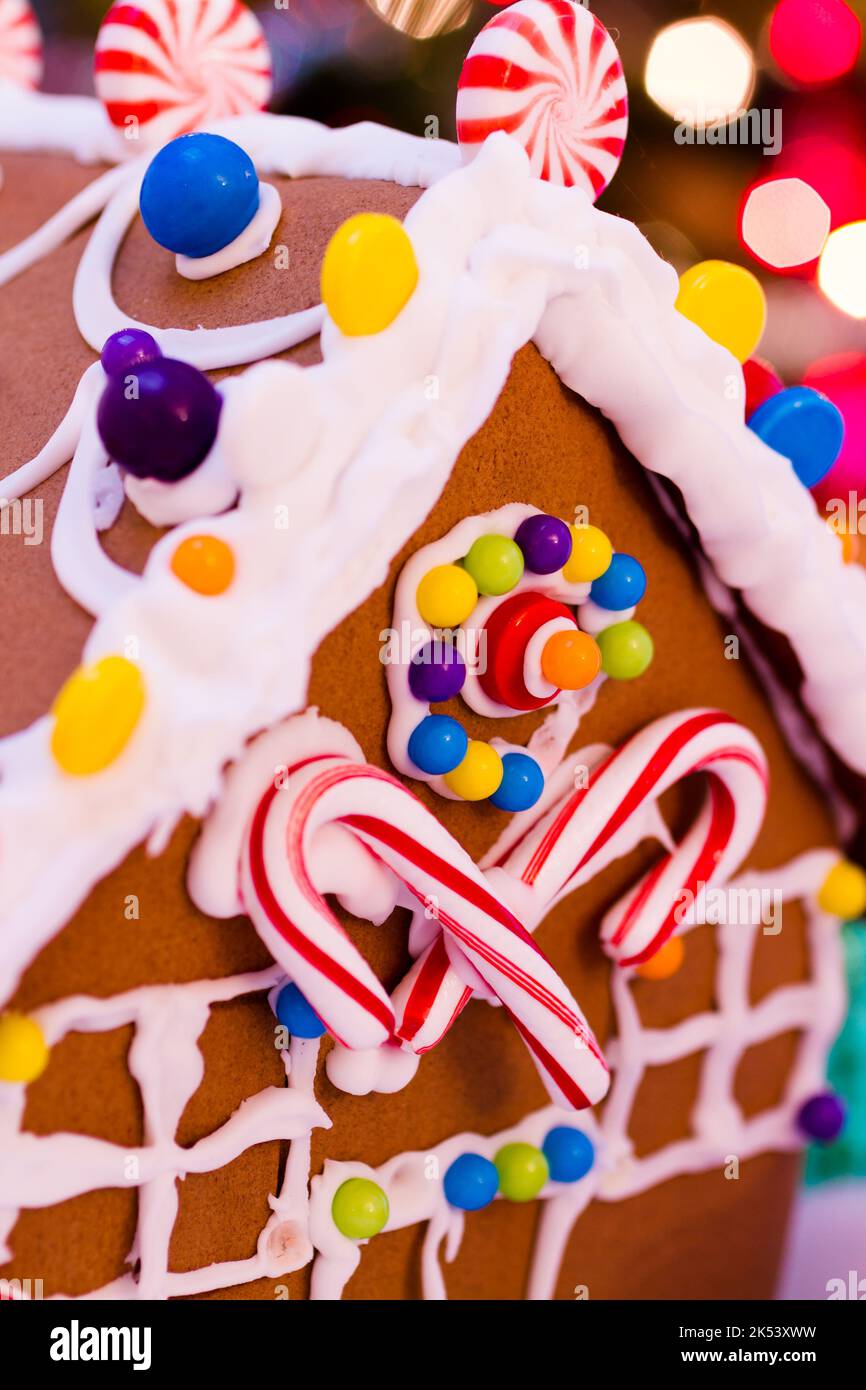 Ornaments in window gingerbread hi-res stock photography and images - Alamy