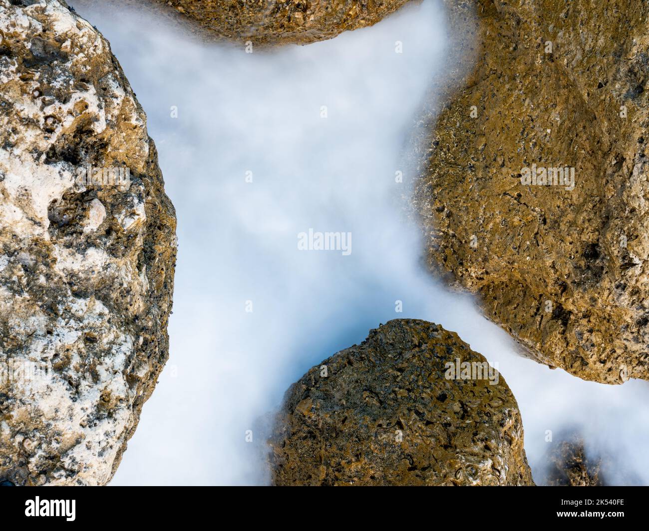 Water waves hitting big rocks hi-res stock photography and images - Alamy