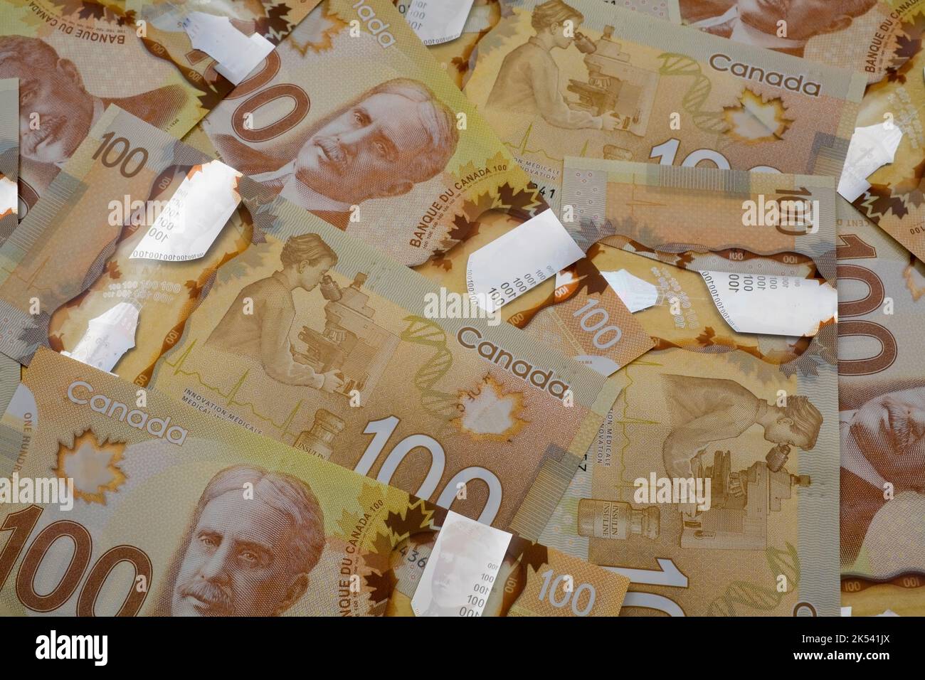 New Canadian 100 dollar bills Stock Photo - Alamy