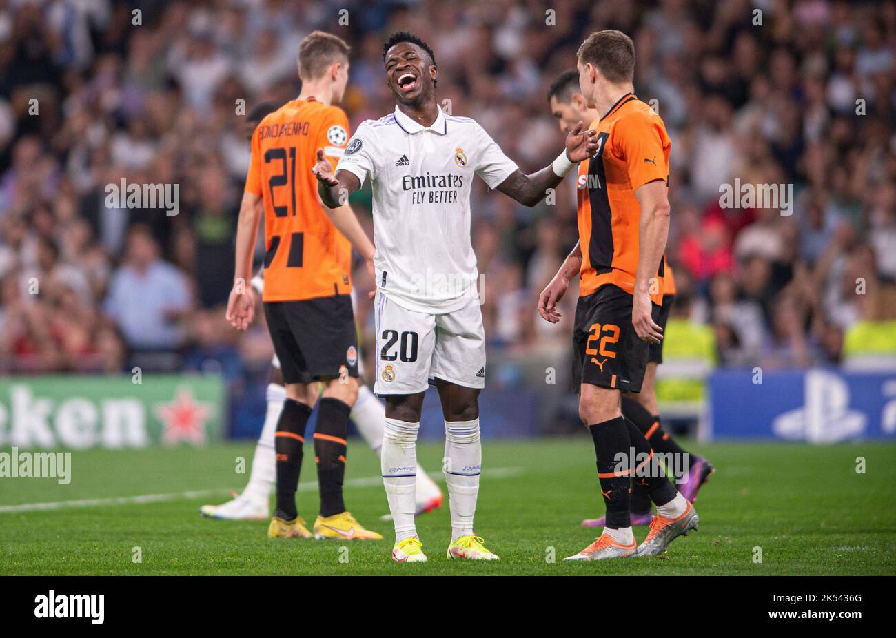 05th October 2022; Stadium Santiago Bernabeu, Madrid, Champions League ...