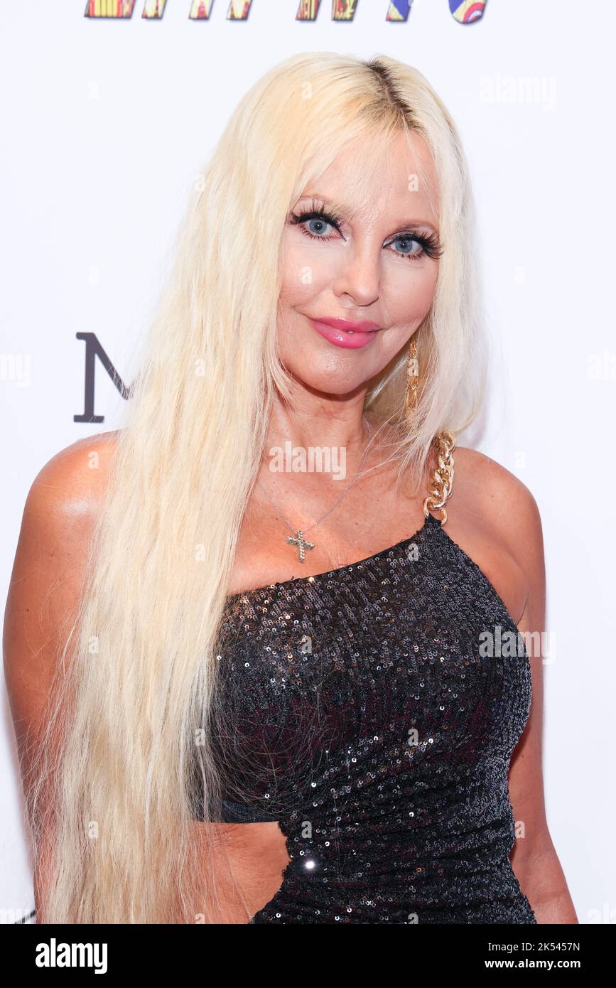 Los Angeles, California, USA. 1st October, 2022. Aza Queen attending ...