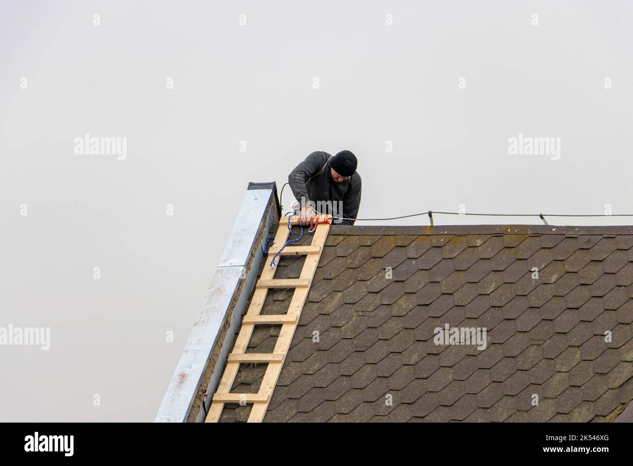 Roof ladder hi-res stock photography and images - Alamy
