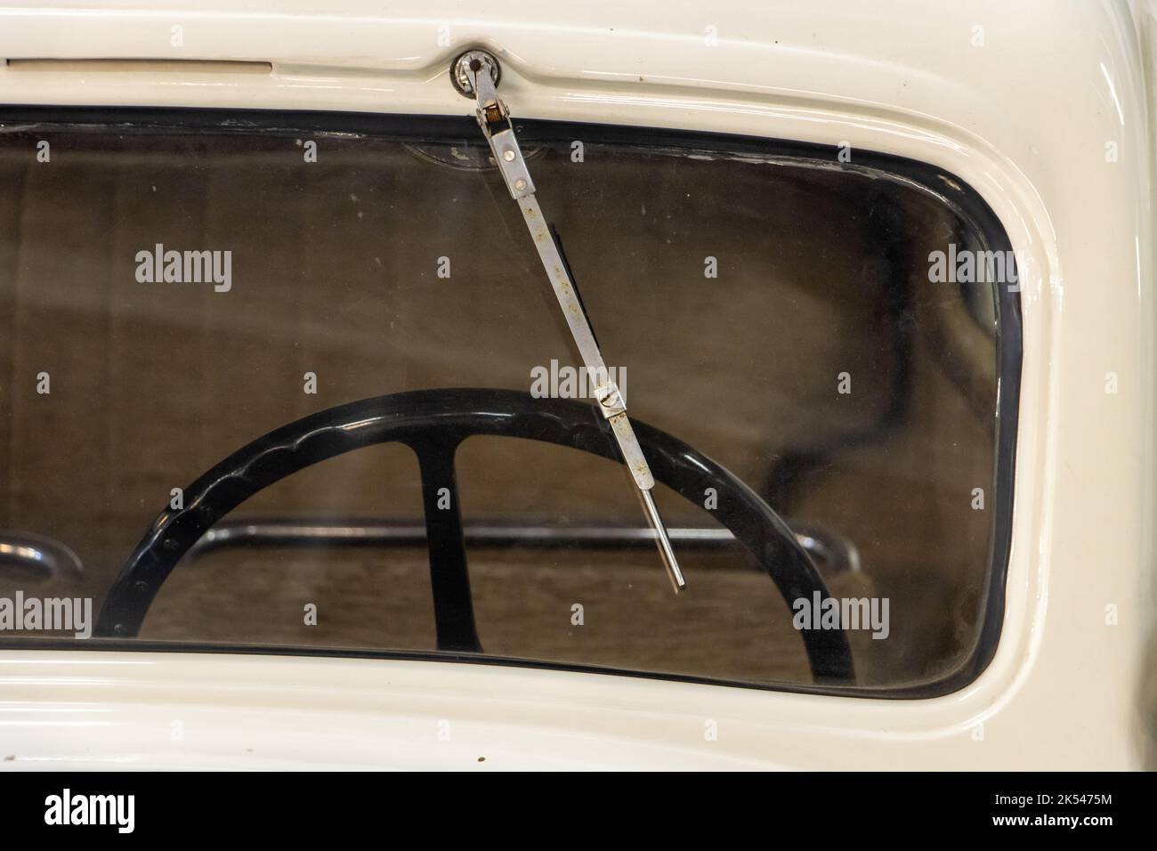 Antique car windscreen wiper hi-res stock photography and images - Alamy