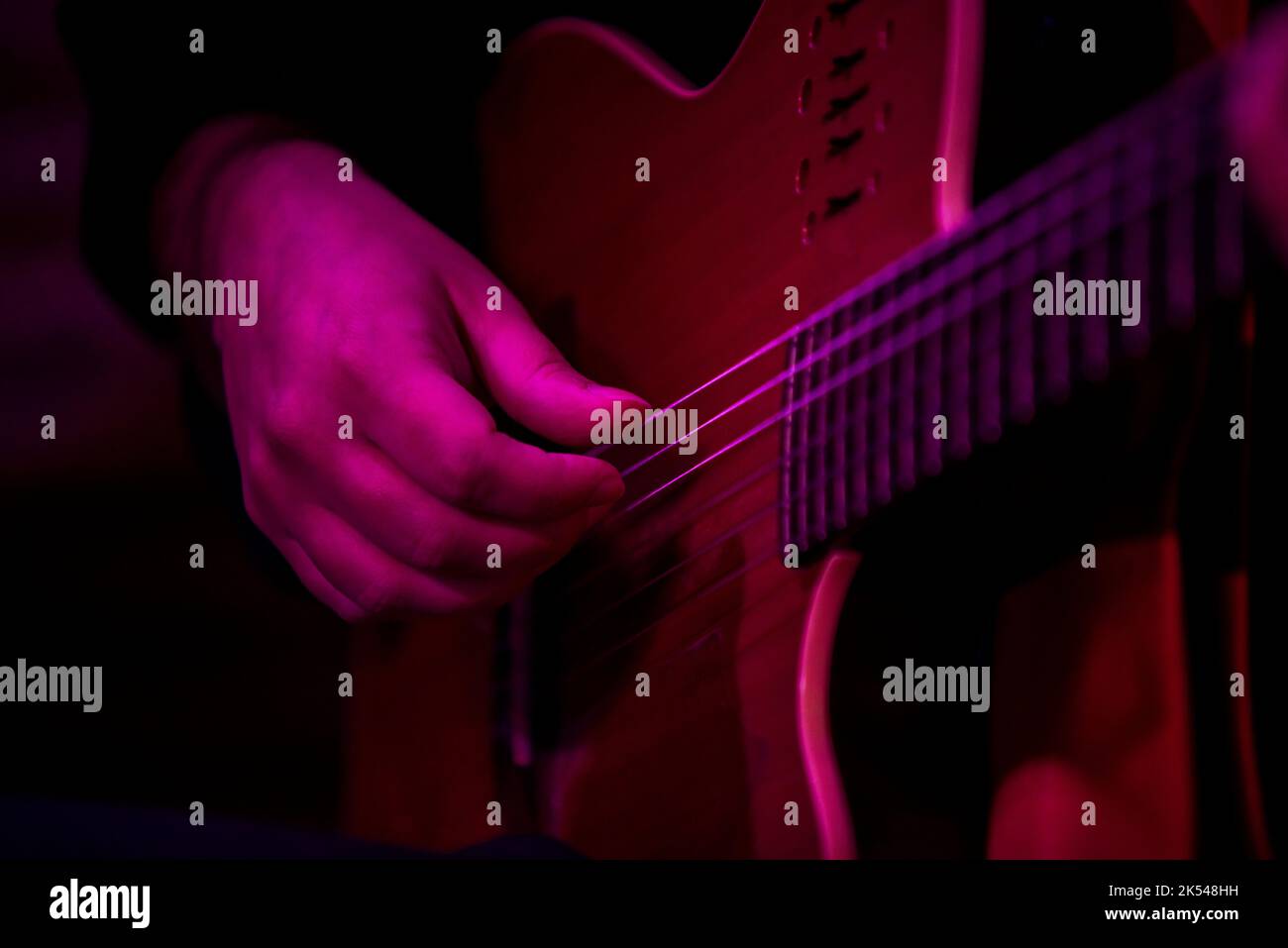 Taut strings hi-res stock photography and images - Alamy