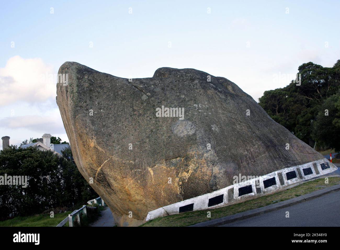 Dog Rock, Natural granite stone formation of a dogs head, Albany ...