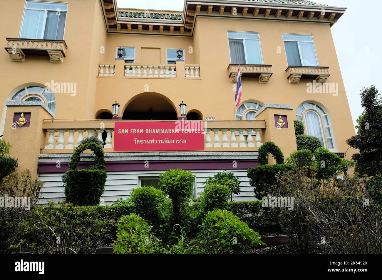 Exterior view of the San Fran Dhammaram Temple in San Francisco ...