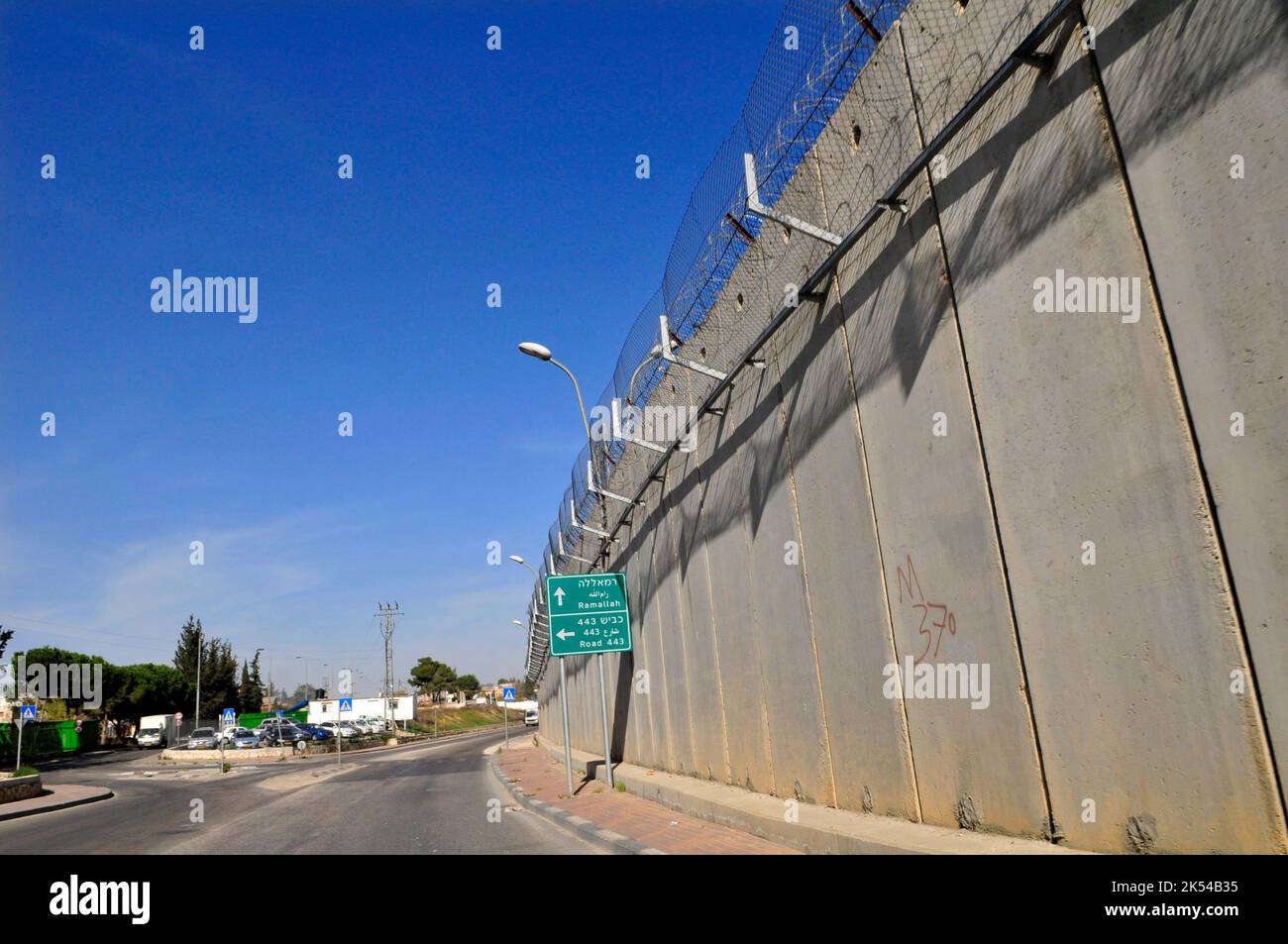 The Israeli West Bank barrier to the north of Jerusalem Stock Photo - Alamy