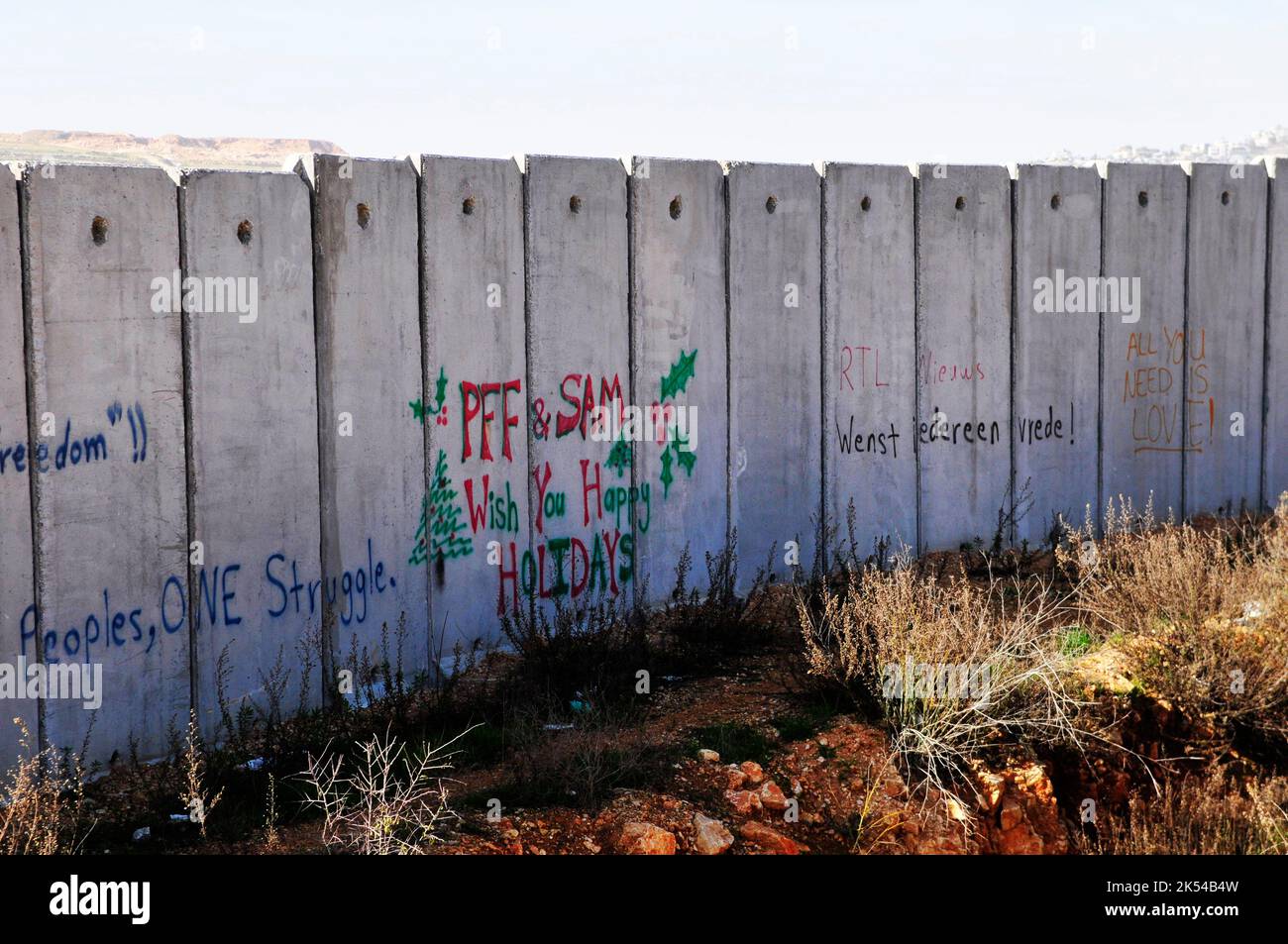 The Israeli West Bank barrier to the north of Jerusalem Stock Photo - Alamy