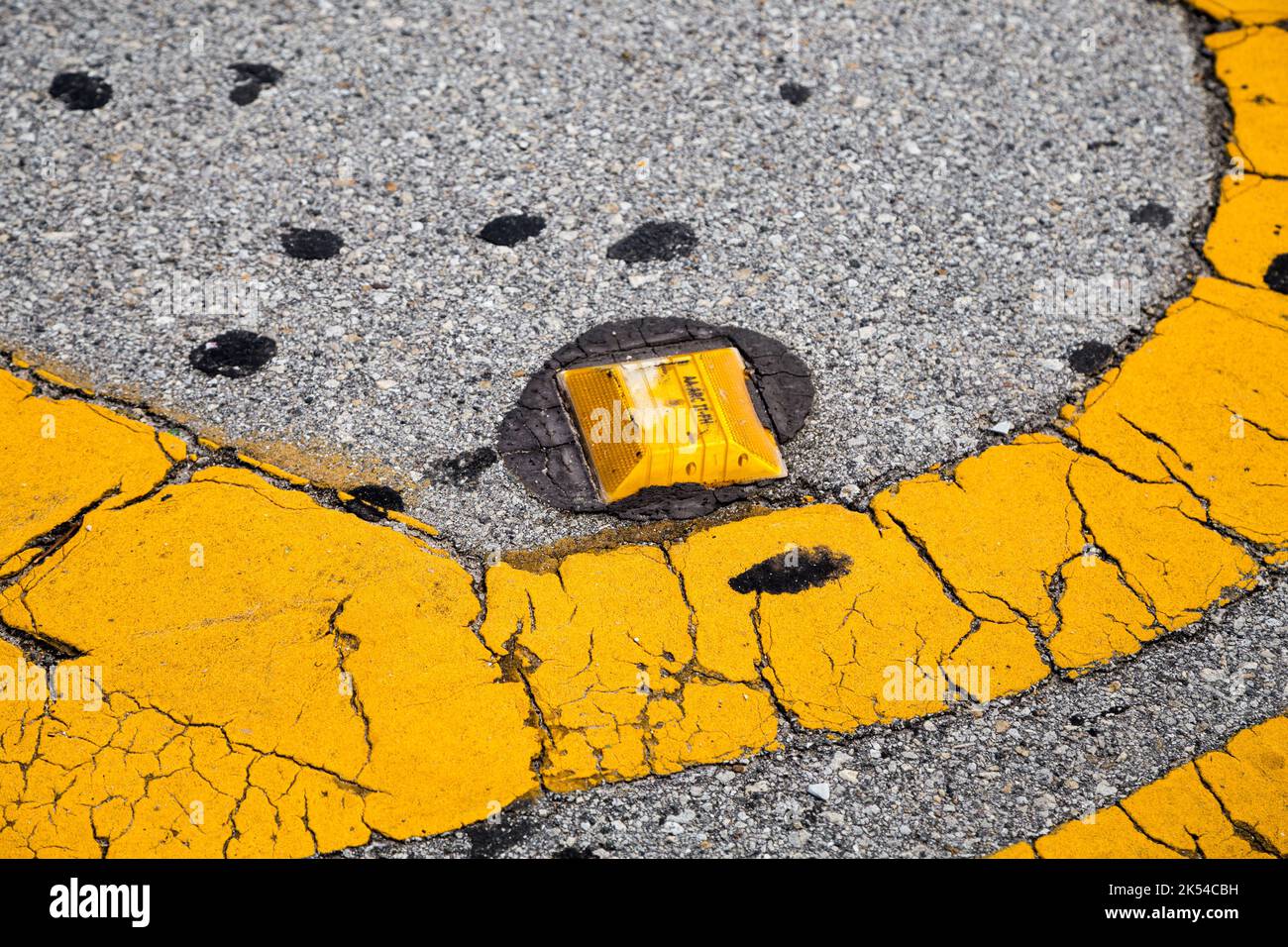 Cracked asphalt pavement lot hi-res stock photography and images - Alamy