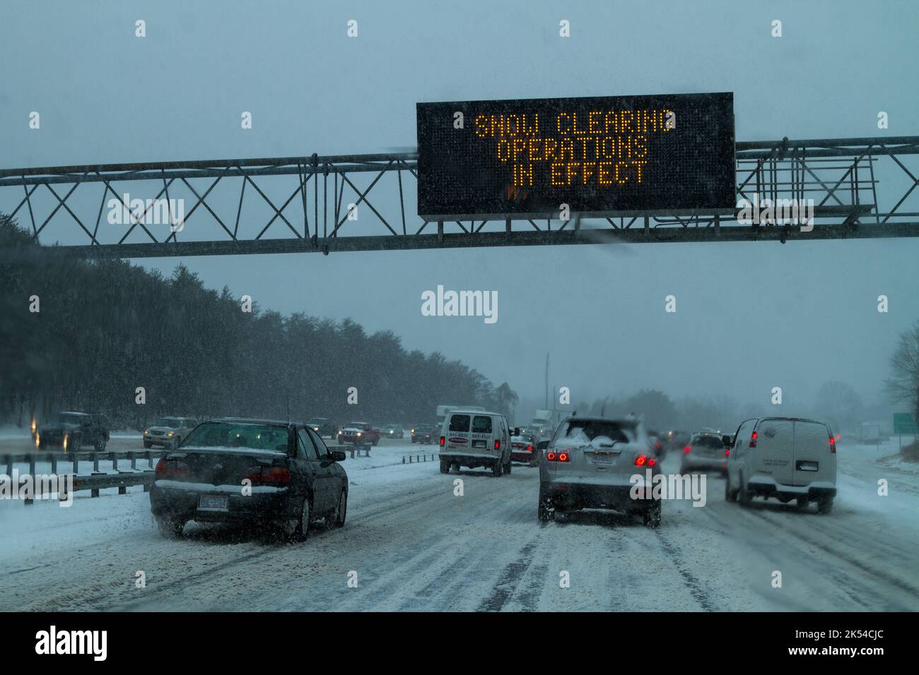 Heavy traffic in snow hi-res stock photography and images - Alamy