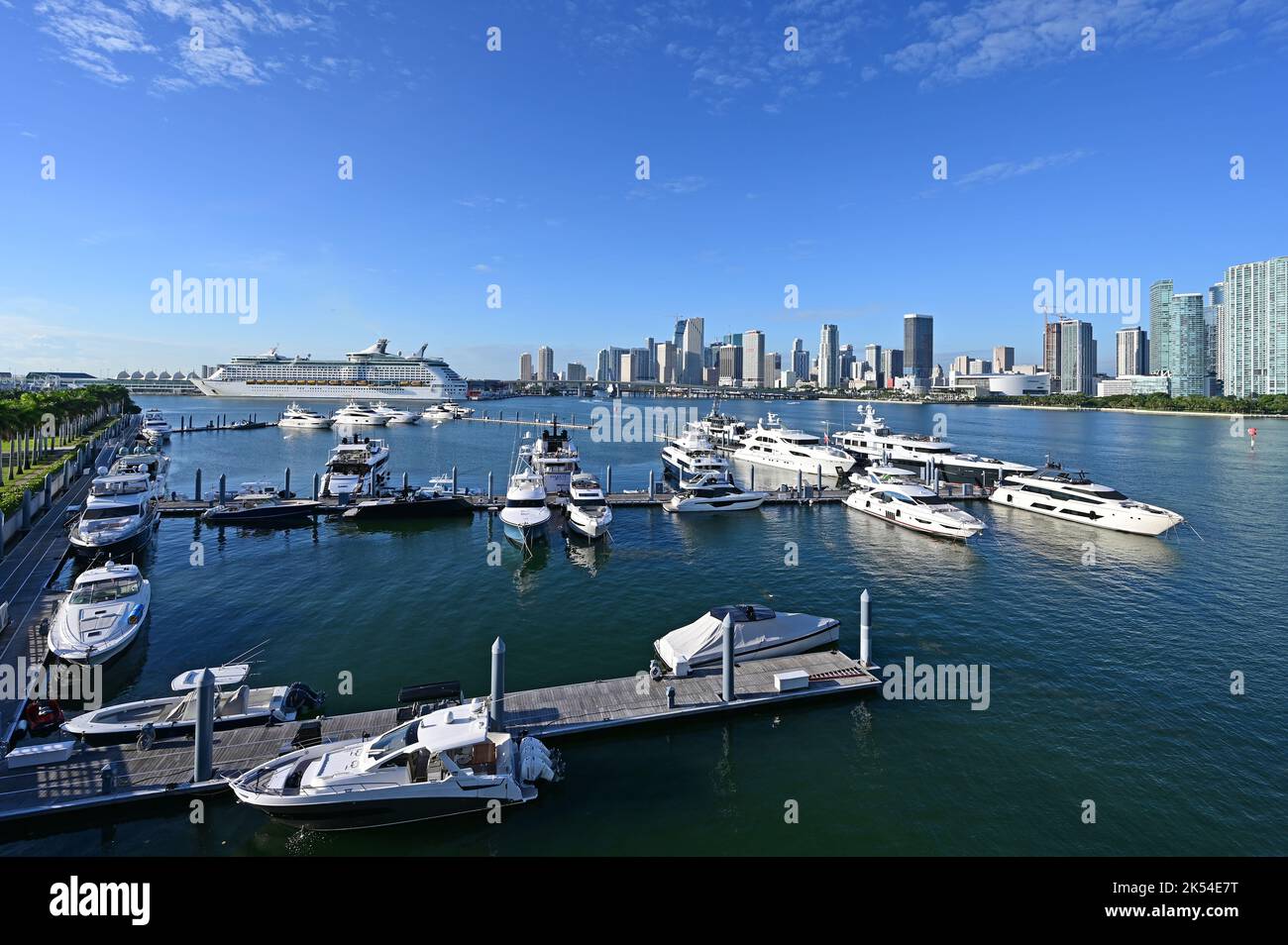 Yachts docked at Yacht Haven Grande marina on Jungle Island with cruise ...