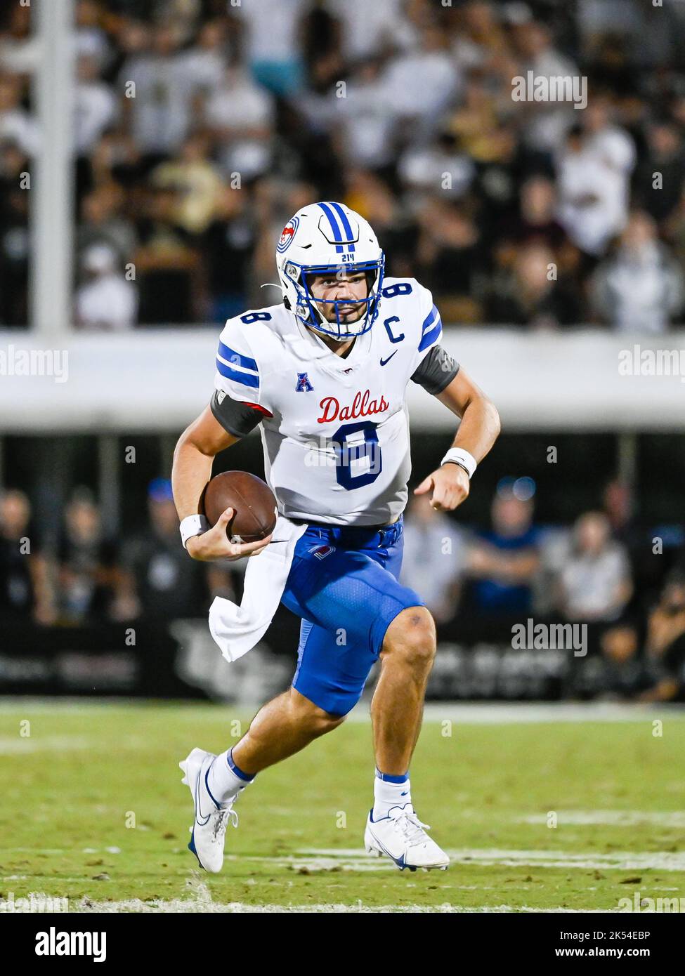 Orlando, FL, USA. 5th Oct, 2022. SMU Mustangs quarterback Tanner ...