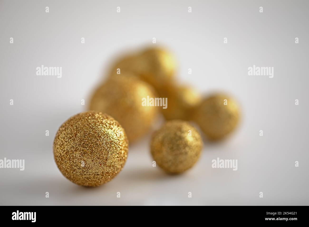 glitter balls, only one in focus Stock Photo - Alamy