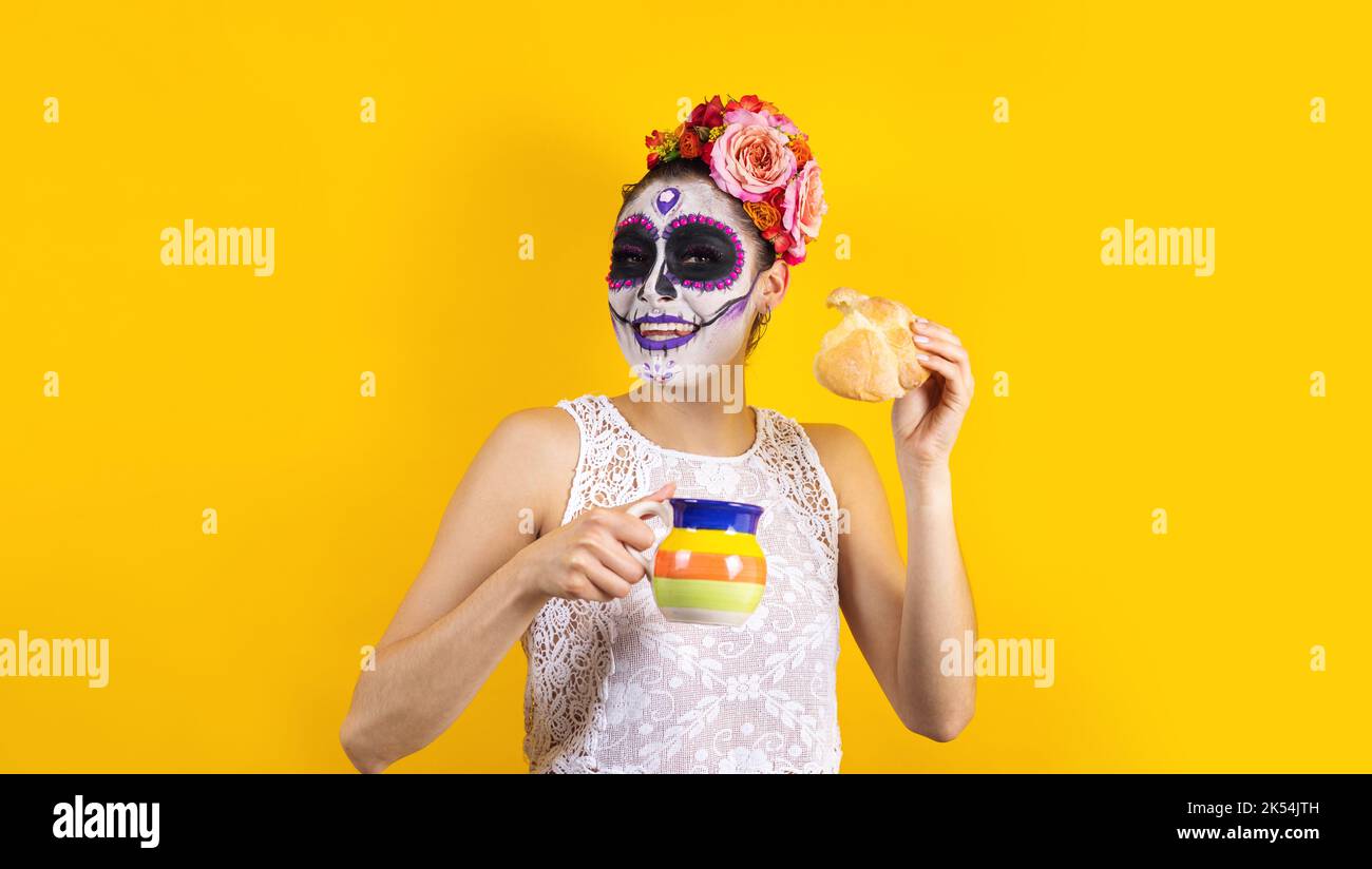 Mexican Catrina woman holding mexican hojaldra traditional bread for ...