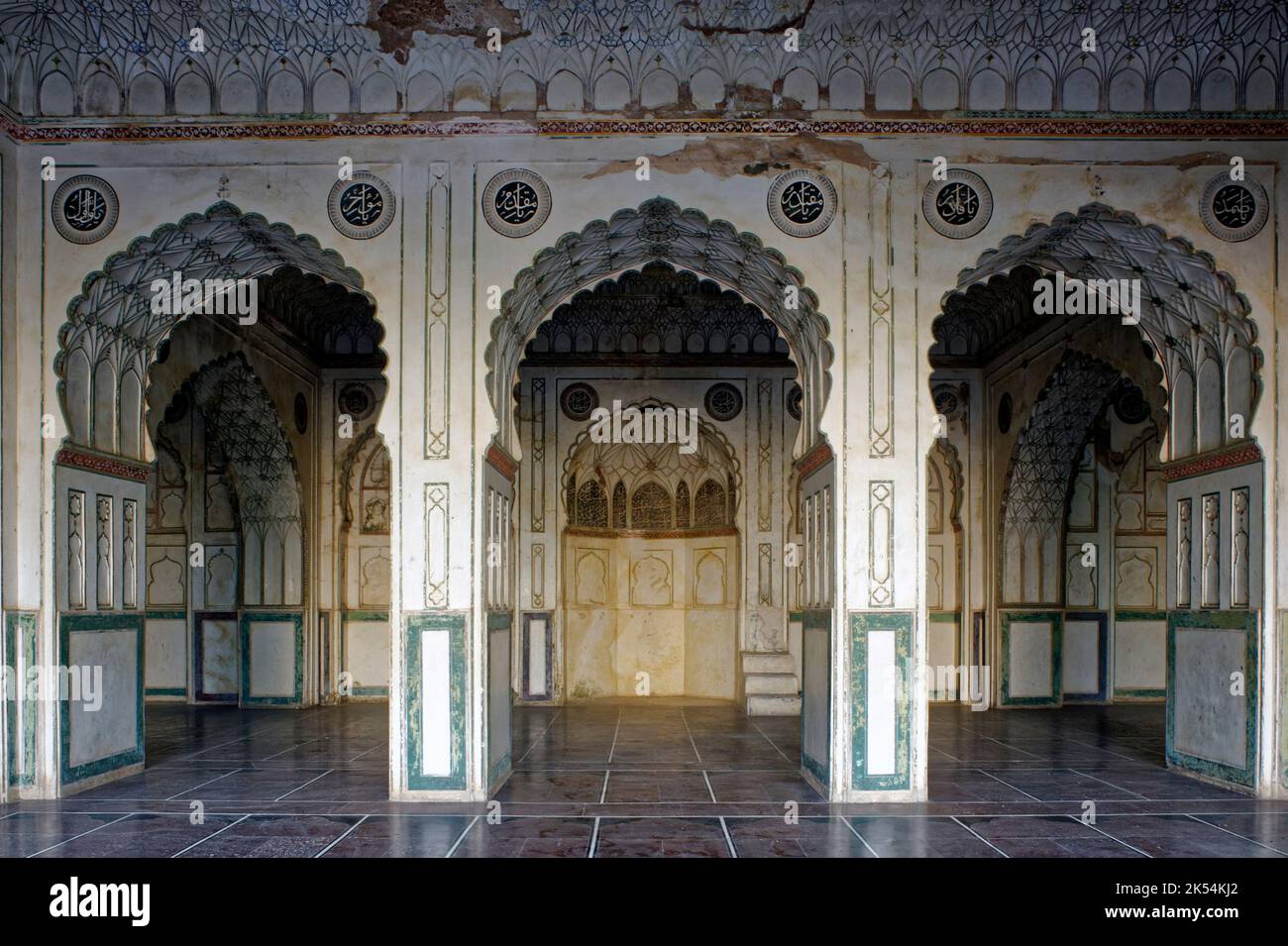 Arches inside the tomb and masjid at Bibi Ka Maqbara Stock Photo - Alamy