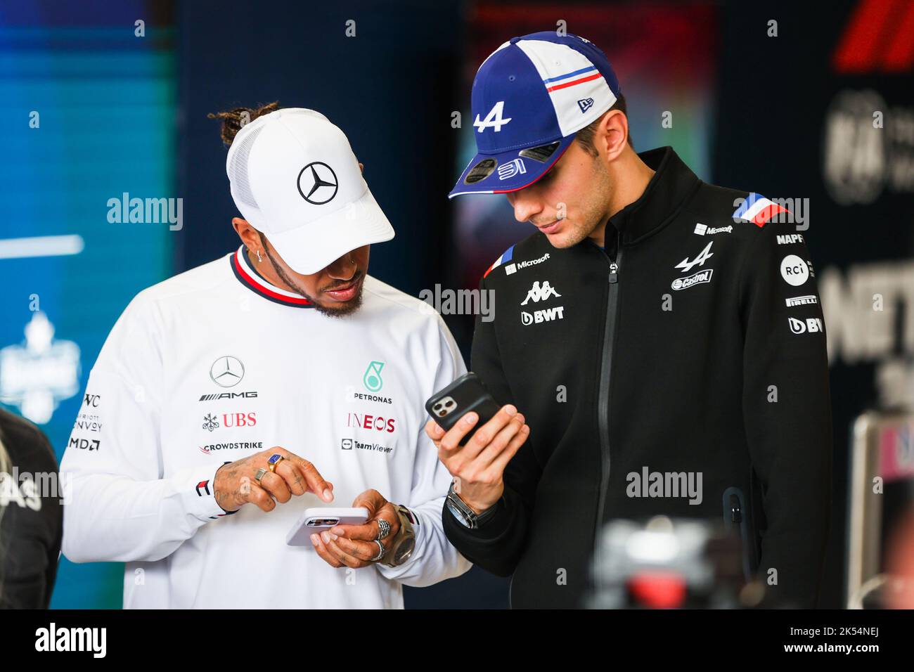 OCON Esteban (fra), Alpine F1 Team A522, HAMILTON Lewis (gbr), Mercedes ...