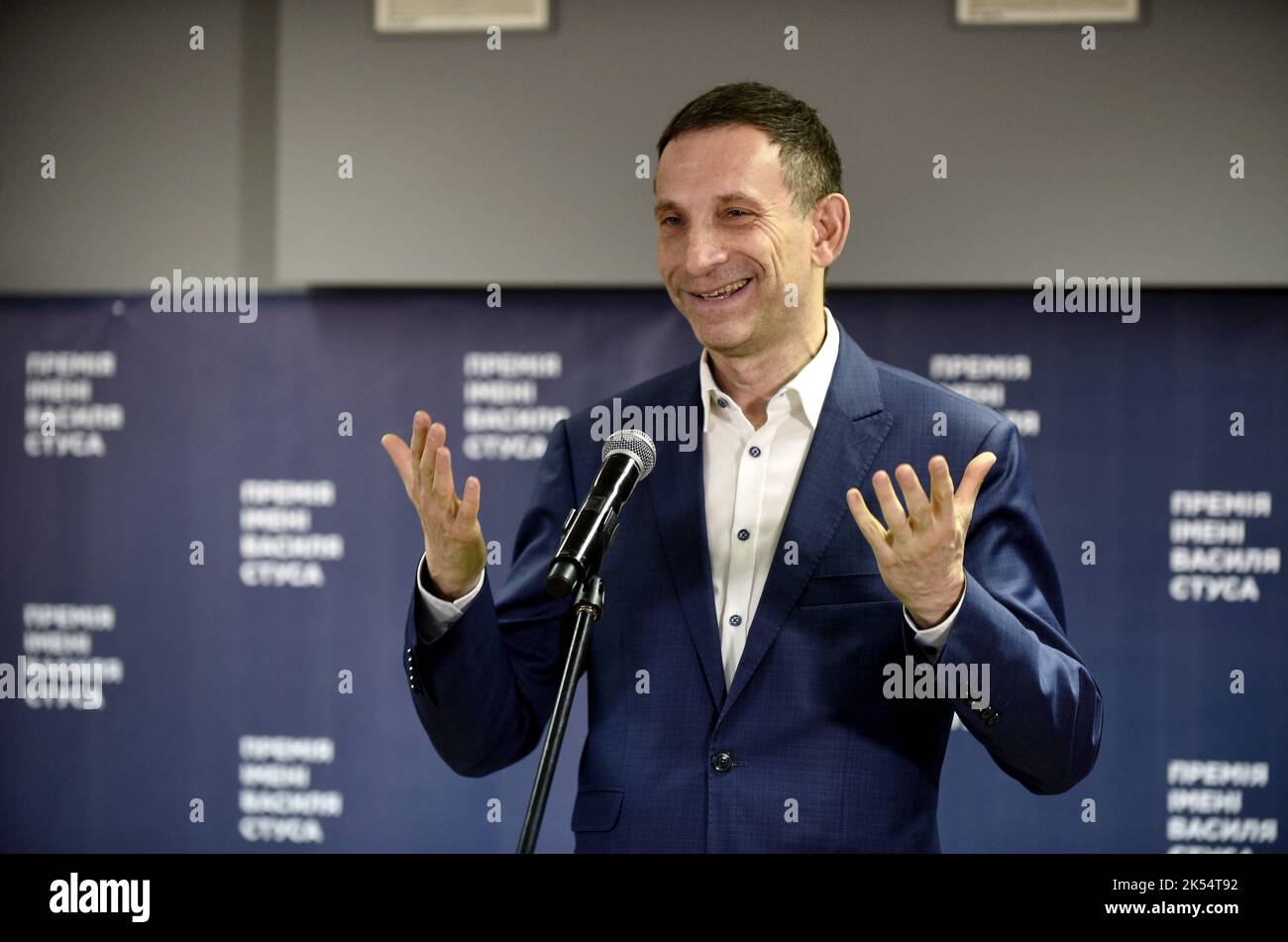 Non Exclusive: KYIV, UKRAINE - OCTOBER 05, 2022 - Vasyl Stus 2022 Prize ...