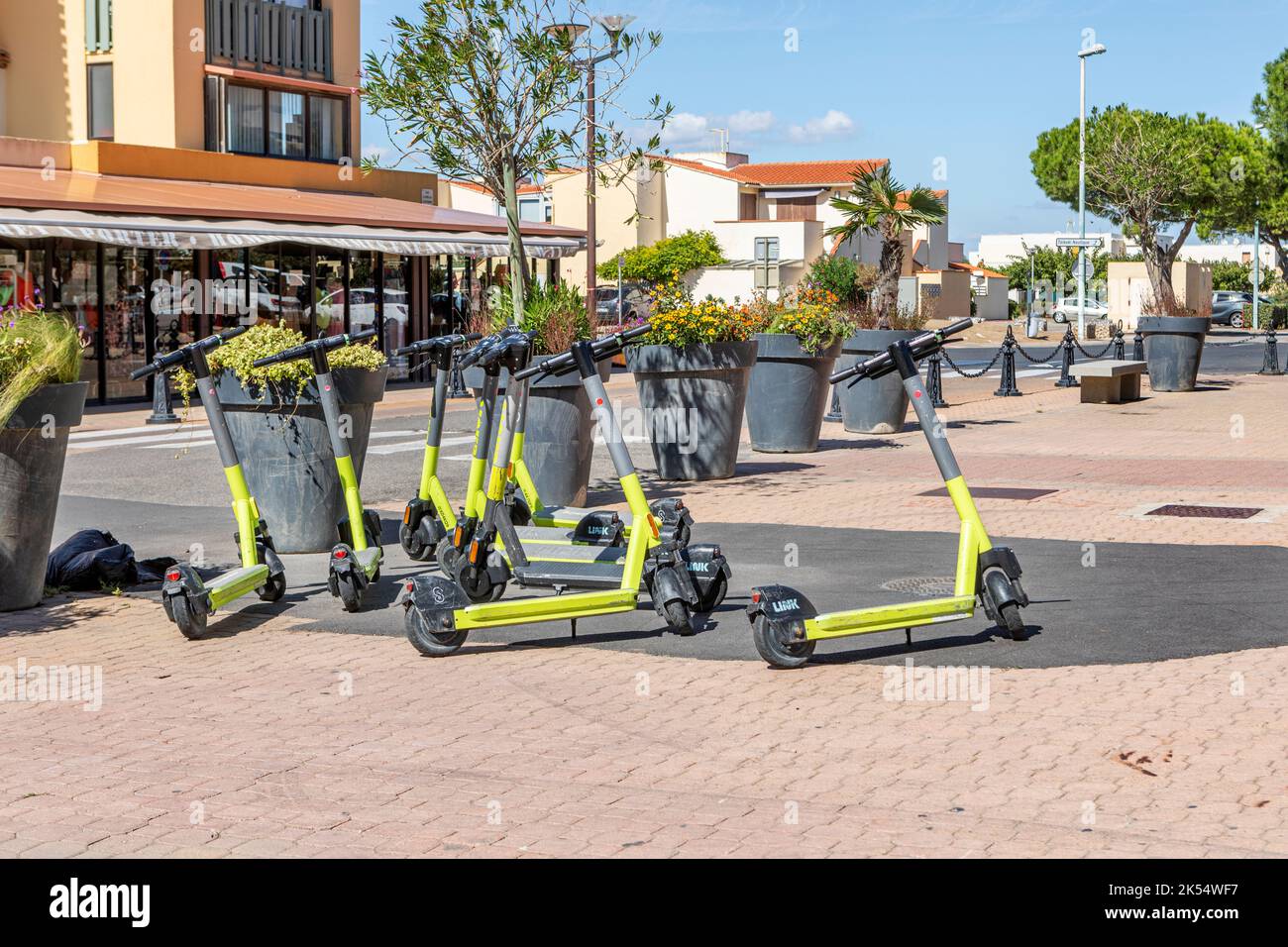 Electric scooter france hi-res stock photography and images - Alamy