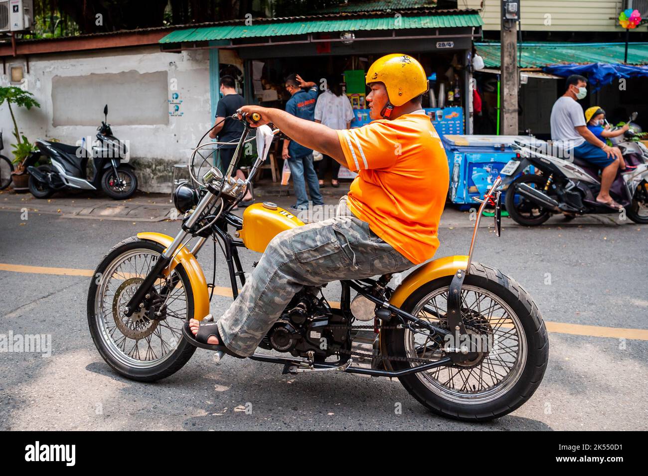 Fat man on motorcycle hi-res stock photography and images - Alamy