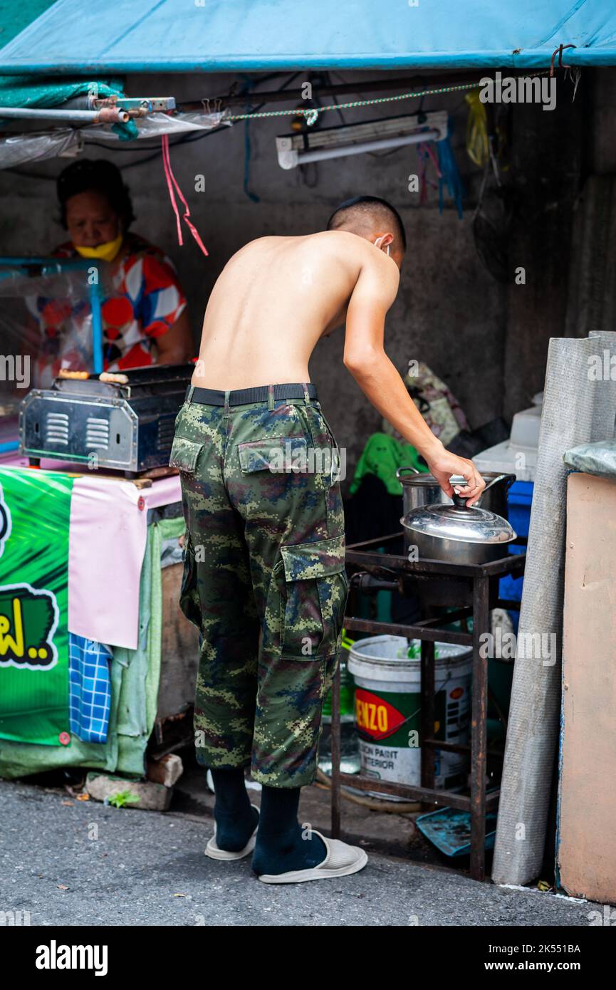 Asian slum hi-res stock photography and images - Alamy