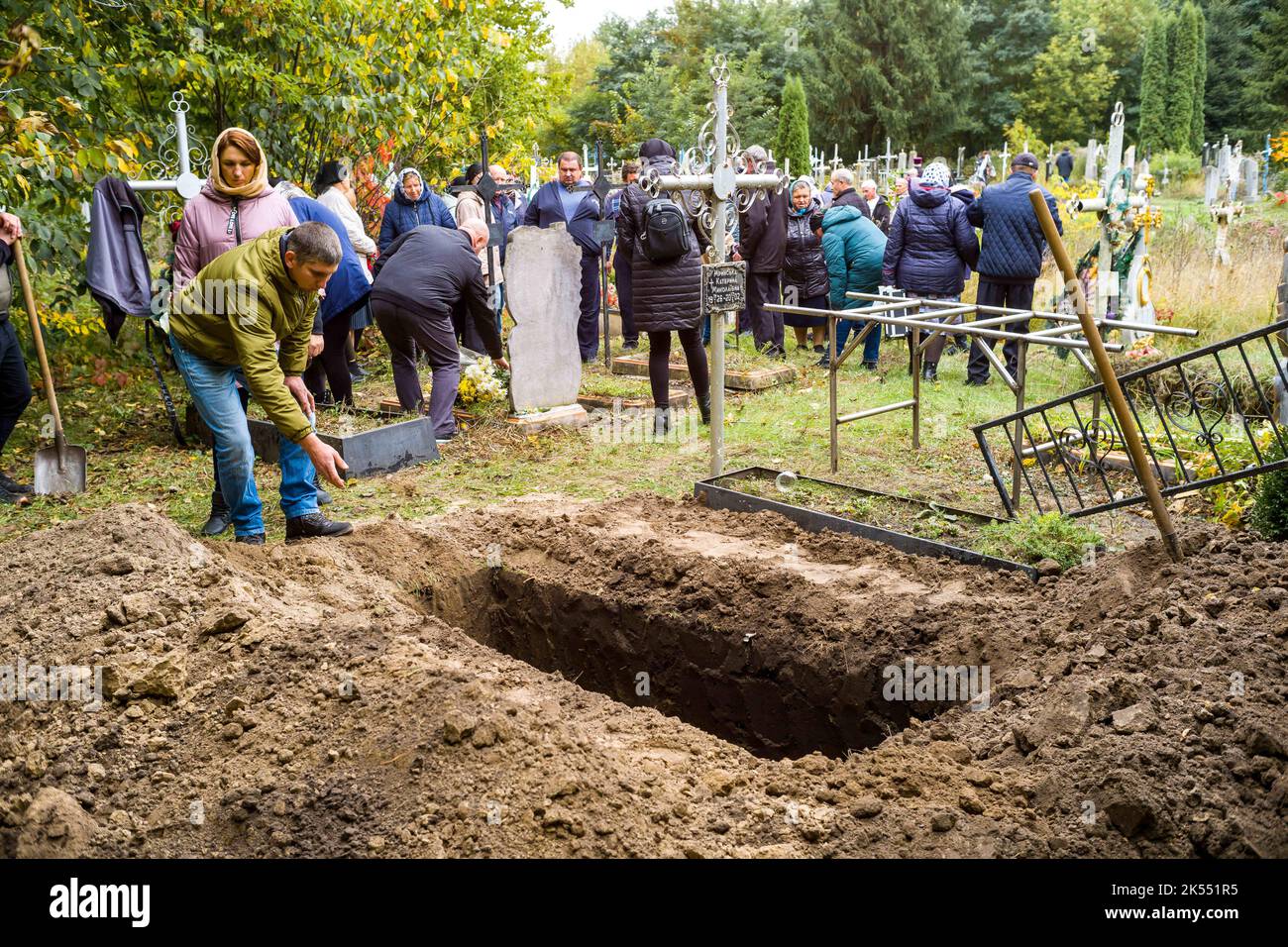Ceremony and burial at the cemetery, a last goodbye to the deceased ...