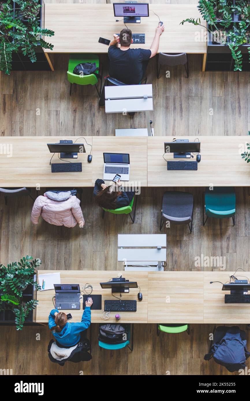Students working computer library hi-res stock photography and images ...