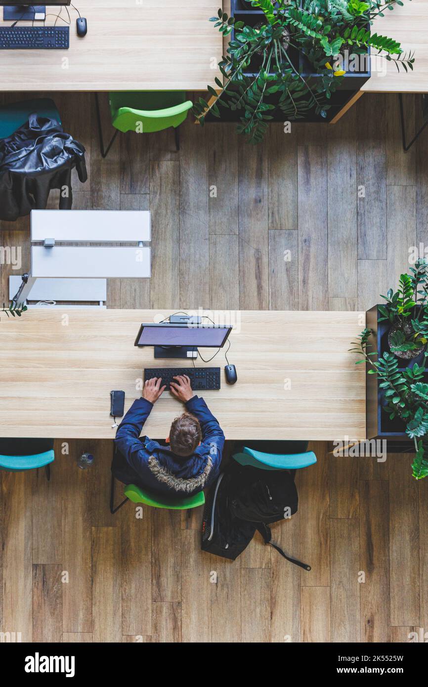 Students working computer library hi-res stock photography and images ...