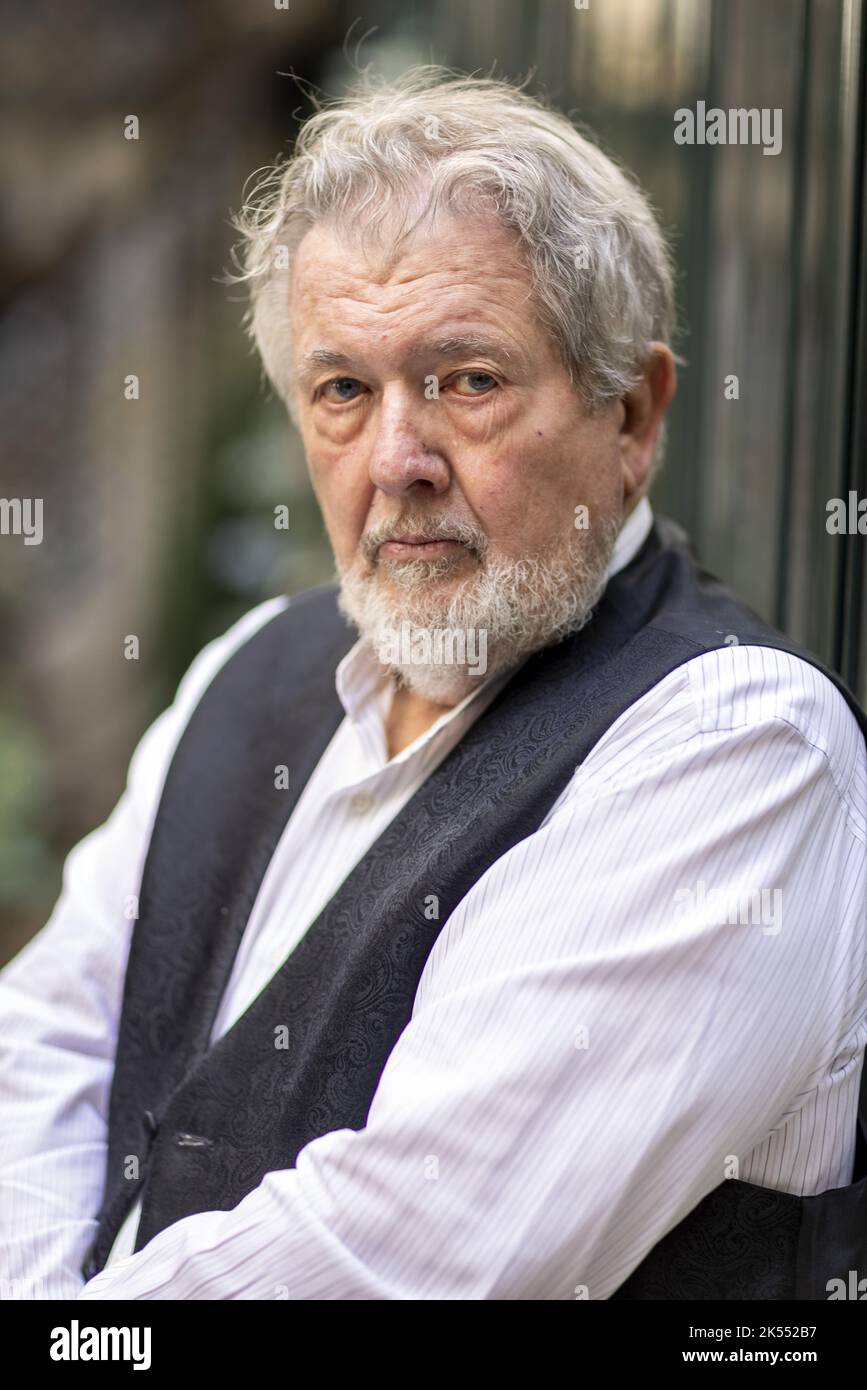 WALTER HILL in DEAD FOR A DOLLAR (2022), directed by WALTER HILL ...