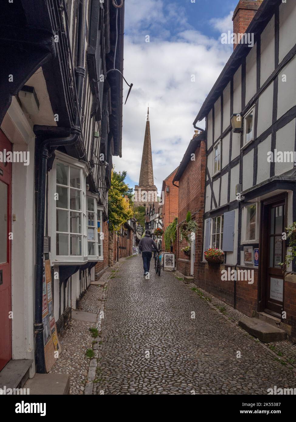 Street scene, in the historic Church Lane, Ledbury, Herefordshire, UK ...