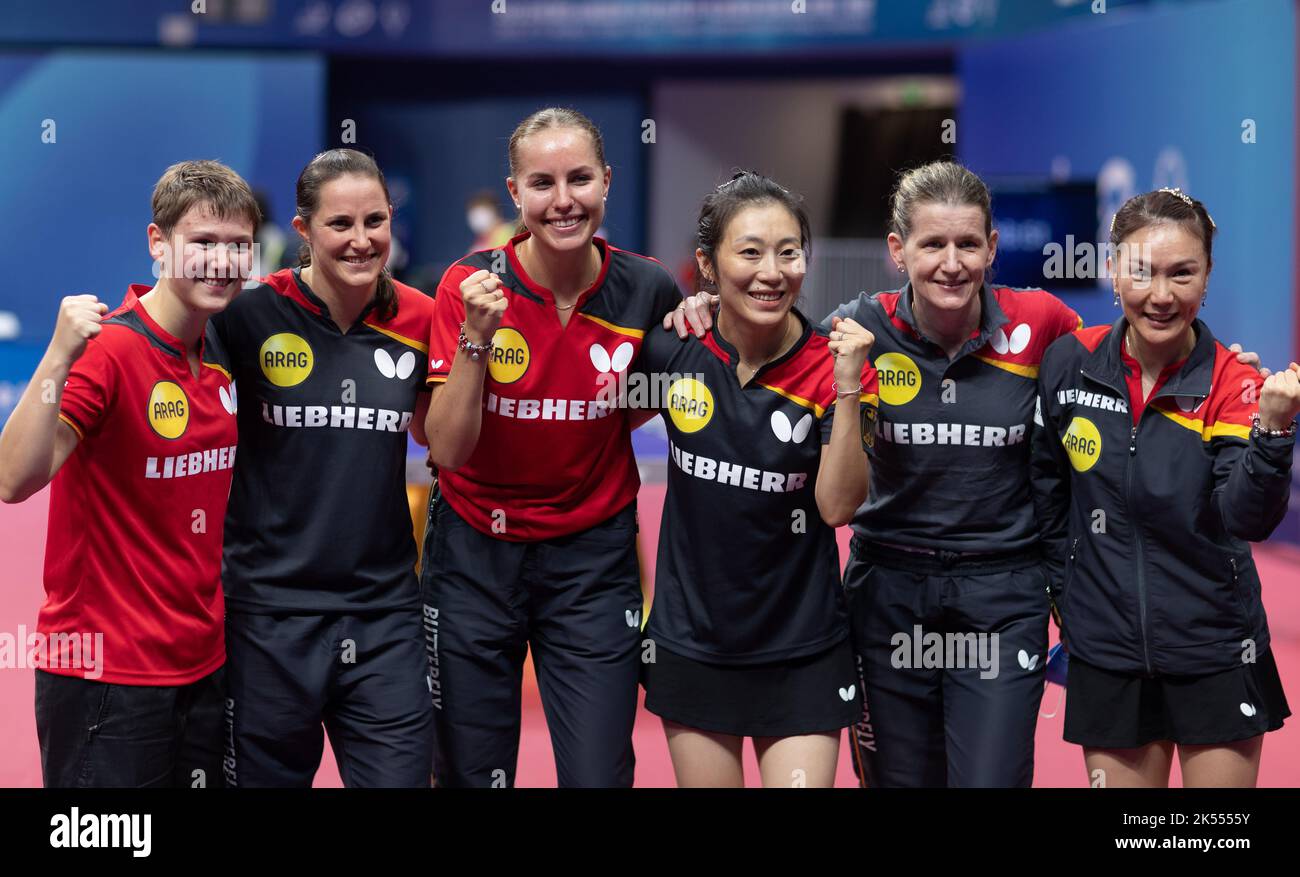 Chengdu, China's Sichuan Province. 6th Oct, 2022. Members of Team Germany pose for photos after ...