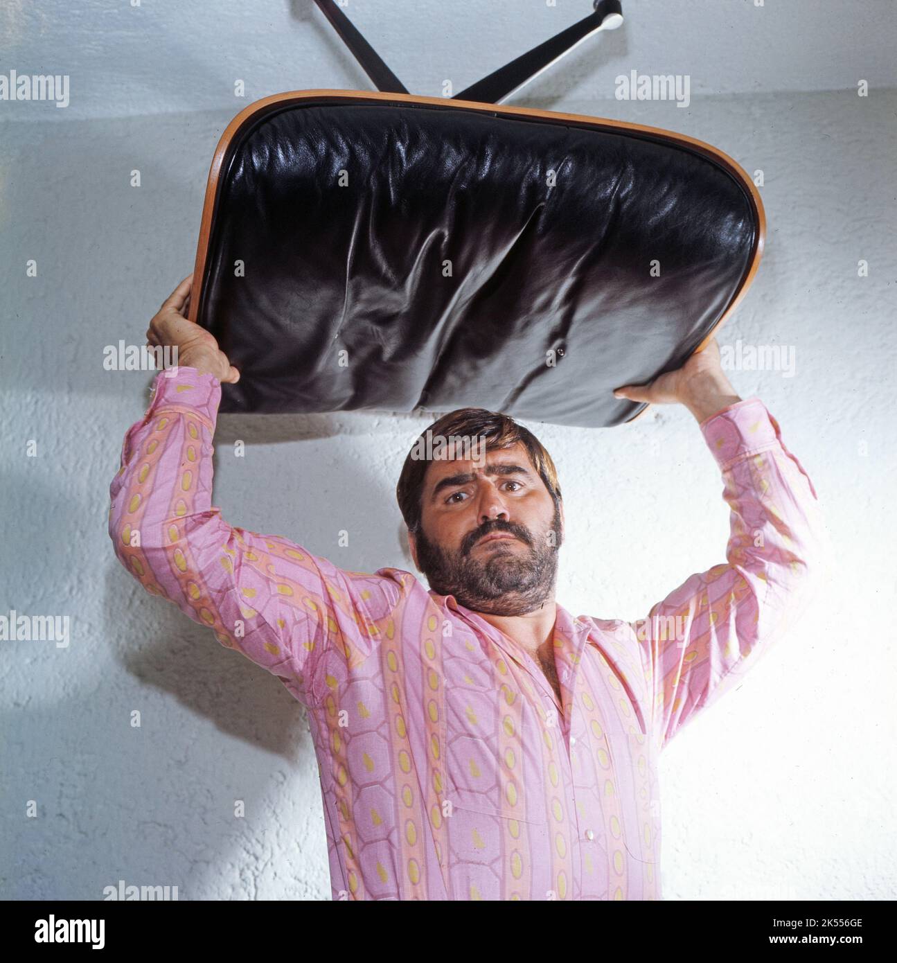 Mario Adorf, deutscher Schauspieler, spielt den wilden Mann bei einem ...