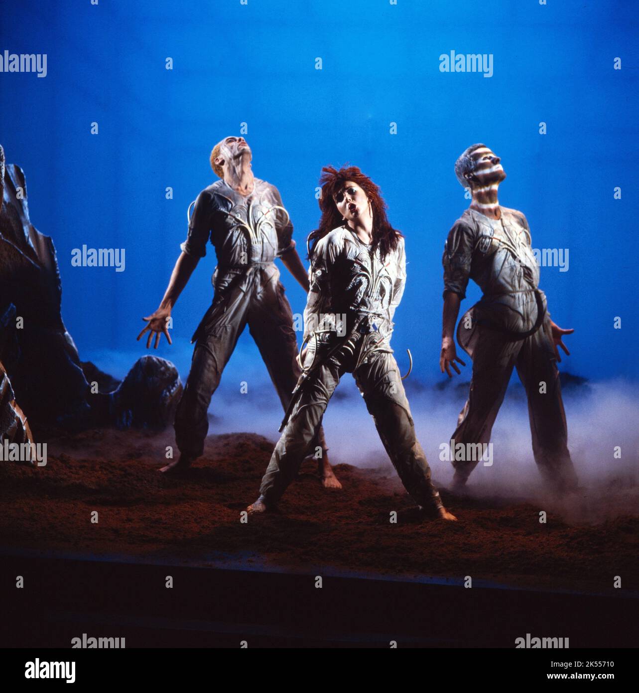 Kate bush performing 1980s hi-res stock photography and images - Alamy