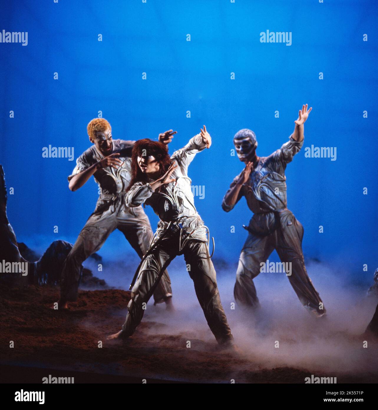 Kate bush performing 1980s hi-res stock photography and images - Alamy
